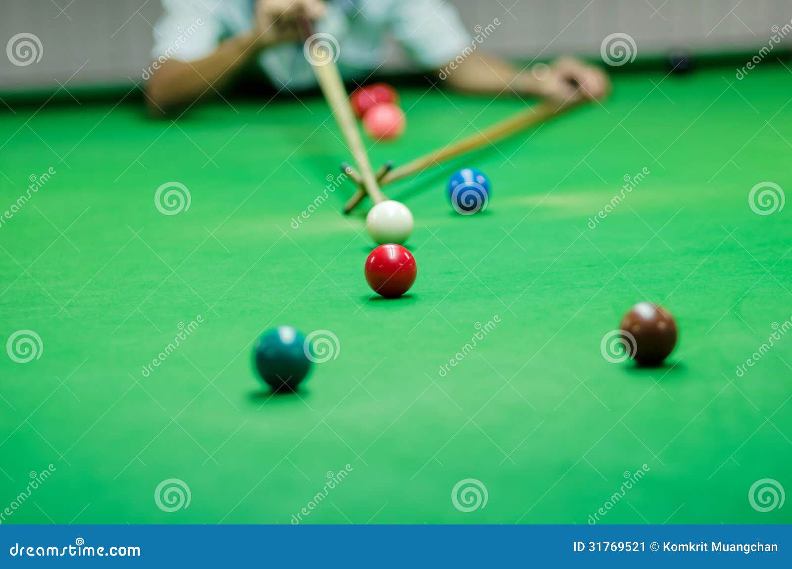 Man playing snooker stock image. Image of challenge, skill - 31769521