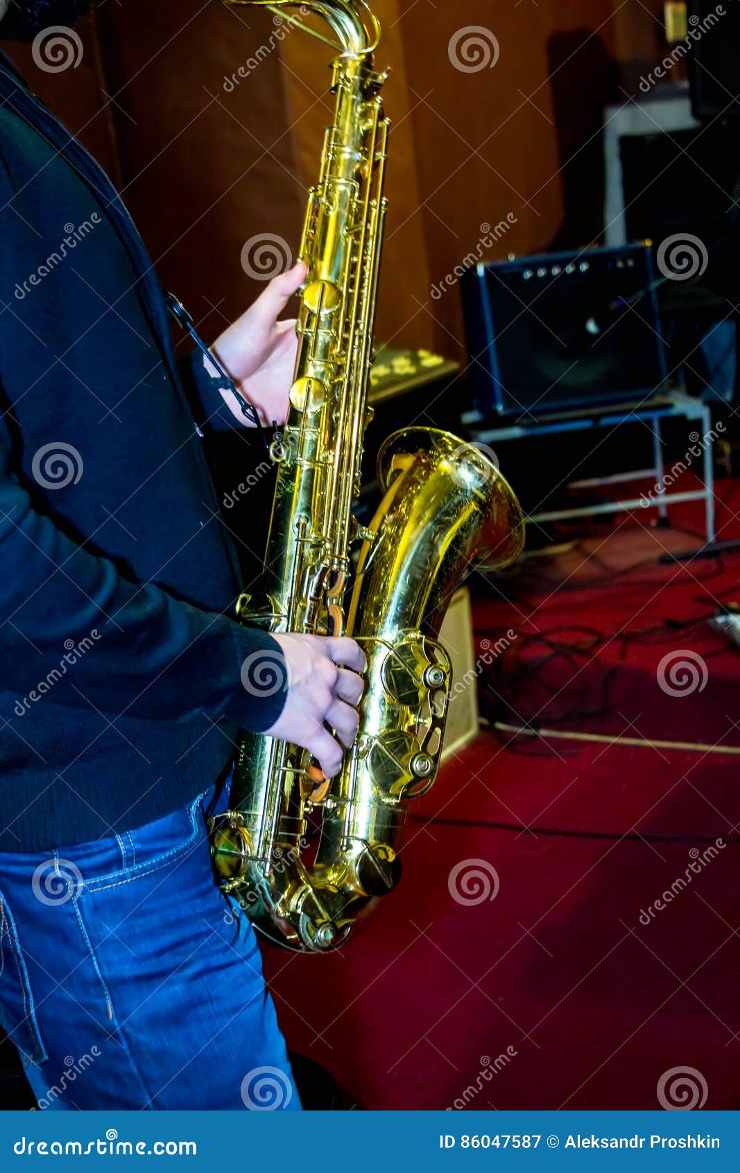 Man plays a tenor sax stock image. Image of breathing - 86047587