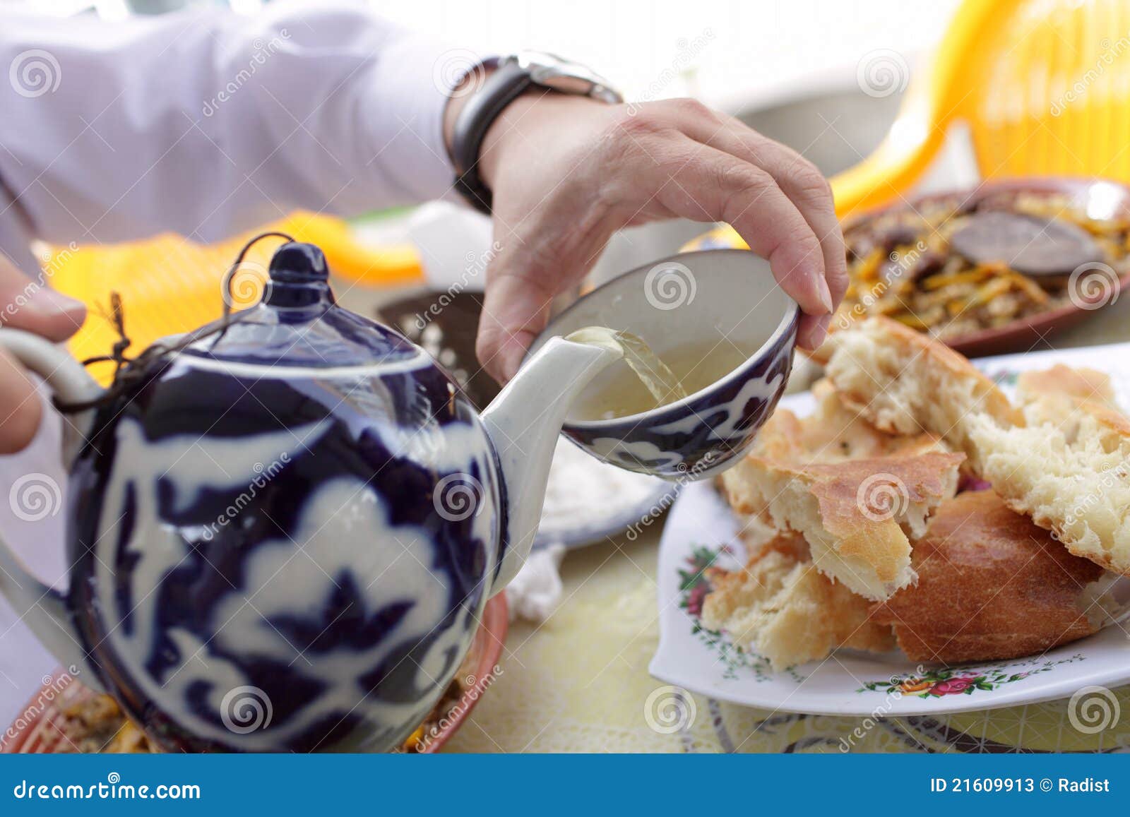 Man pouring tea into cup stock image. Image of flow, gold - 21609913