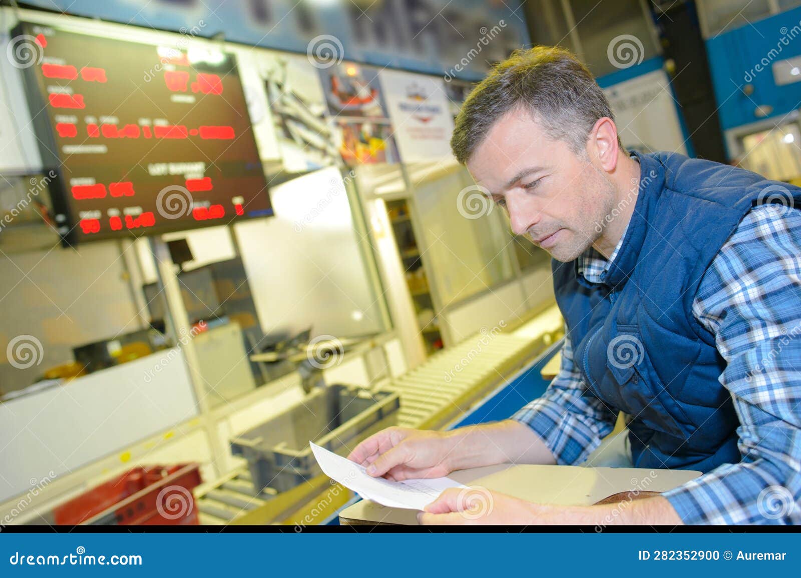 Man re-reading list stock photo. Image of vocation, screen - 282352900