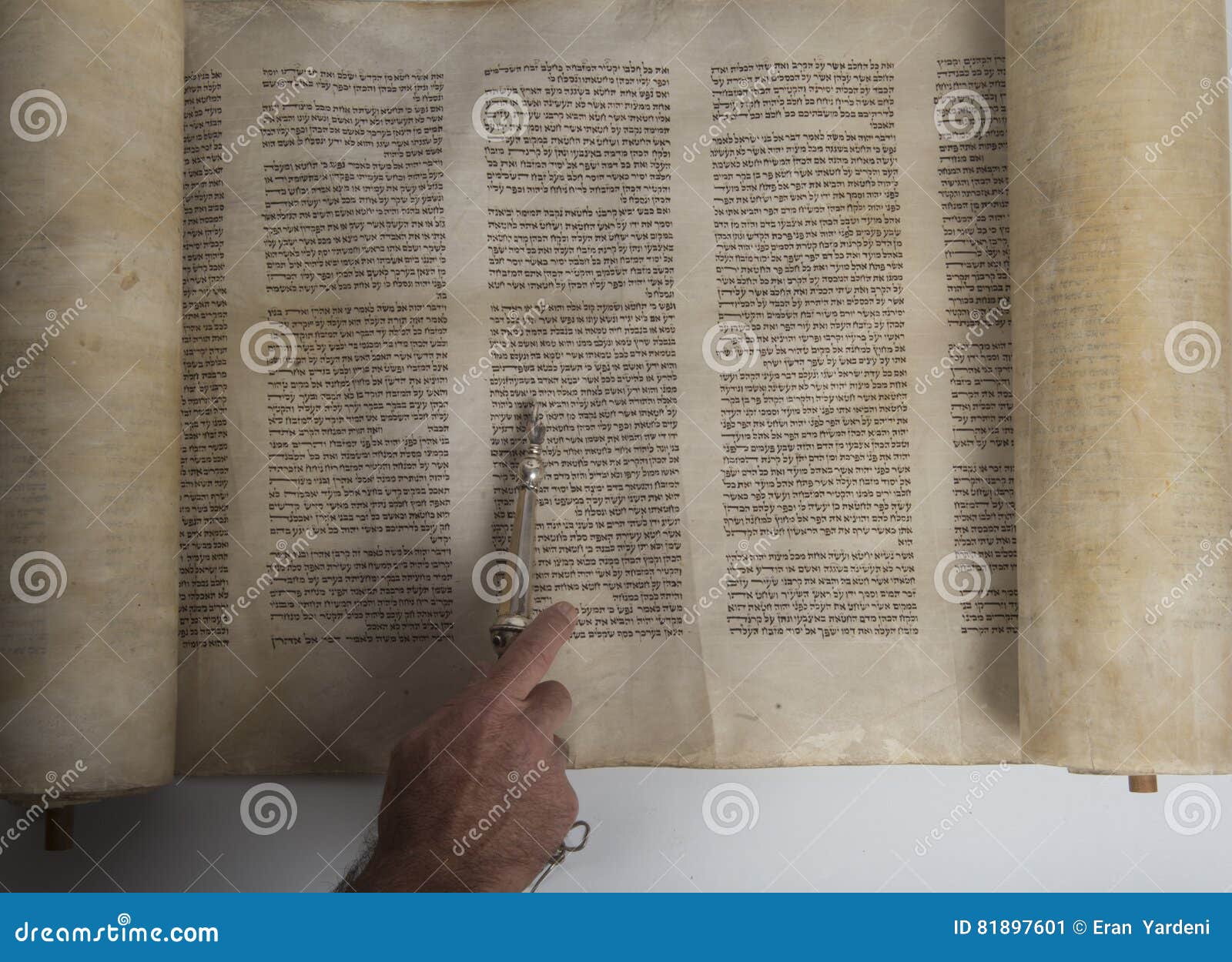 Man Reading from an Ancient Torah Scroll Stock Image - Image of judea ...