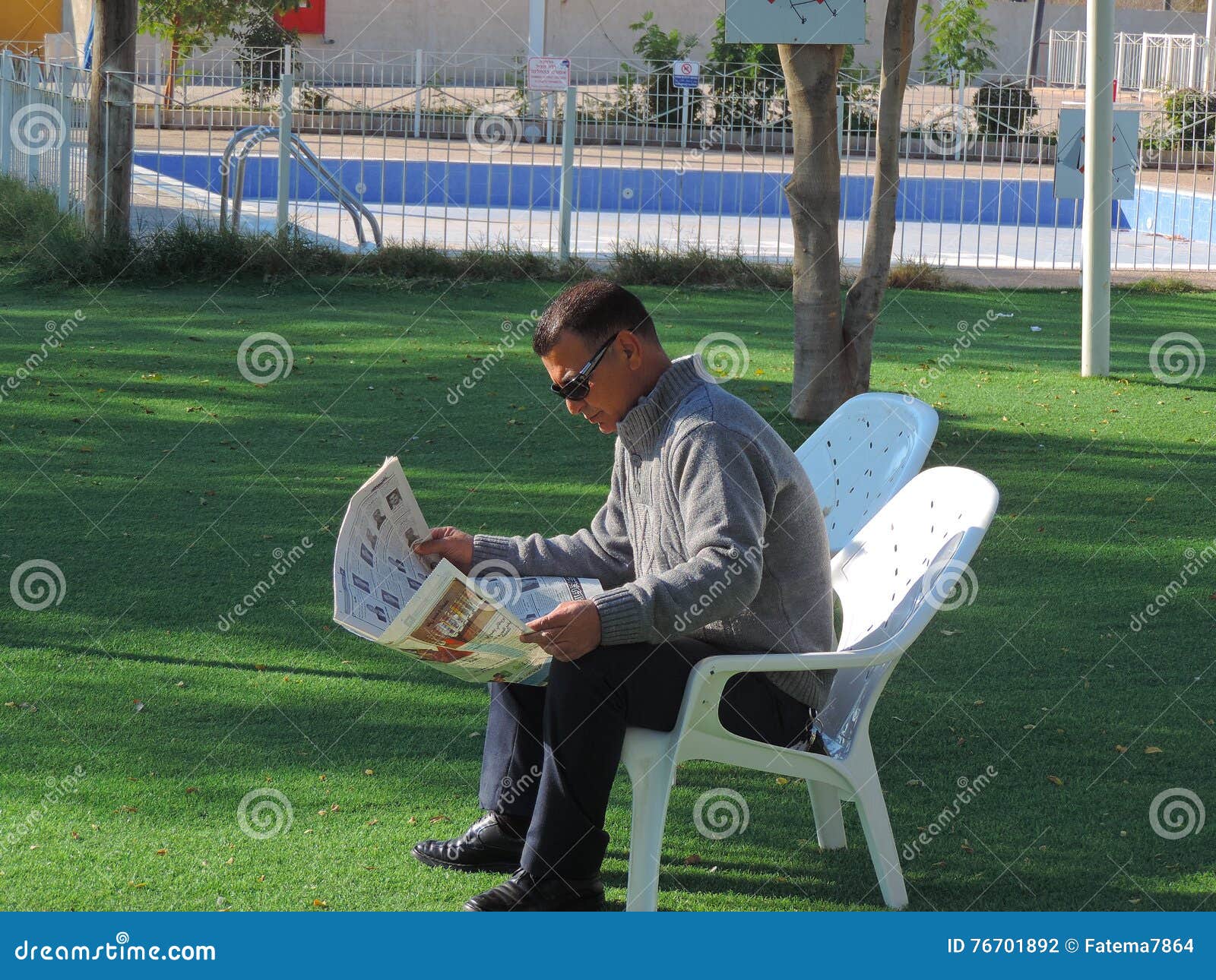 Man Reading Newspaper in the Park Editorial Photography - Image of ...