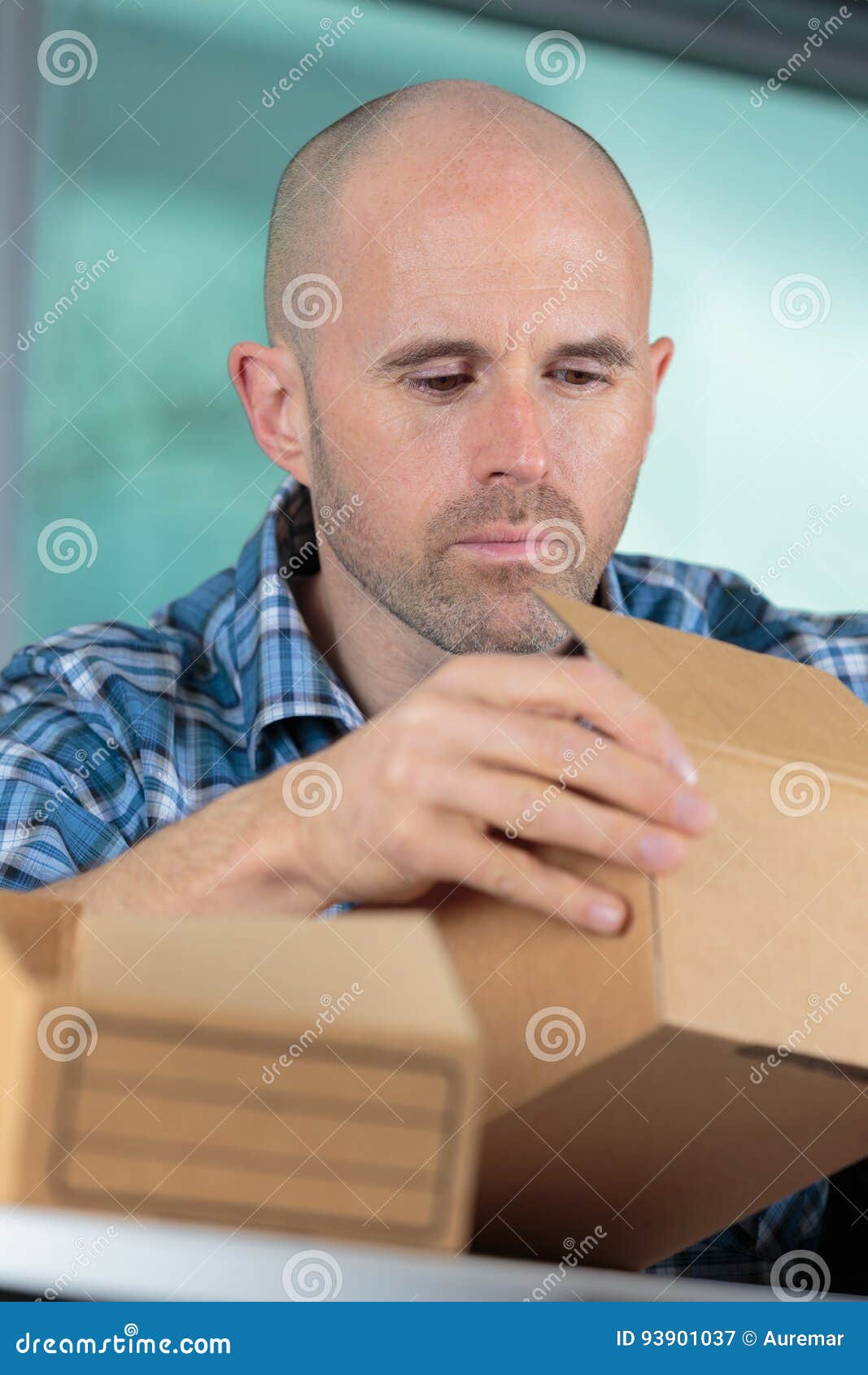 Man Received Express Parcel Stock Image - Image of house, brown: 93901037