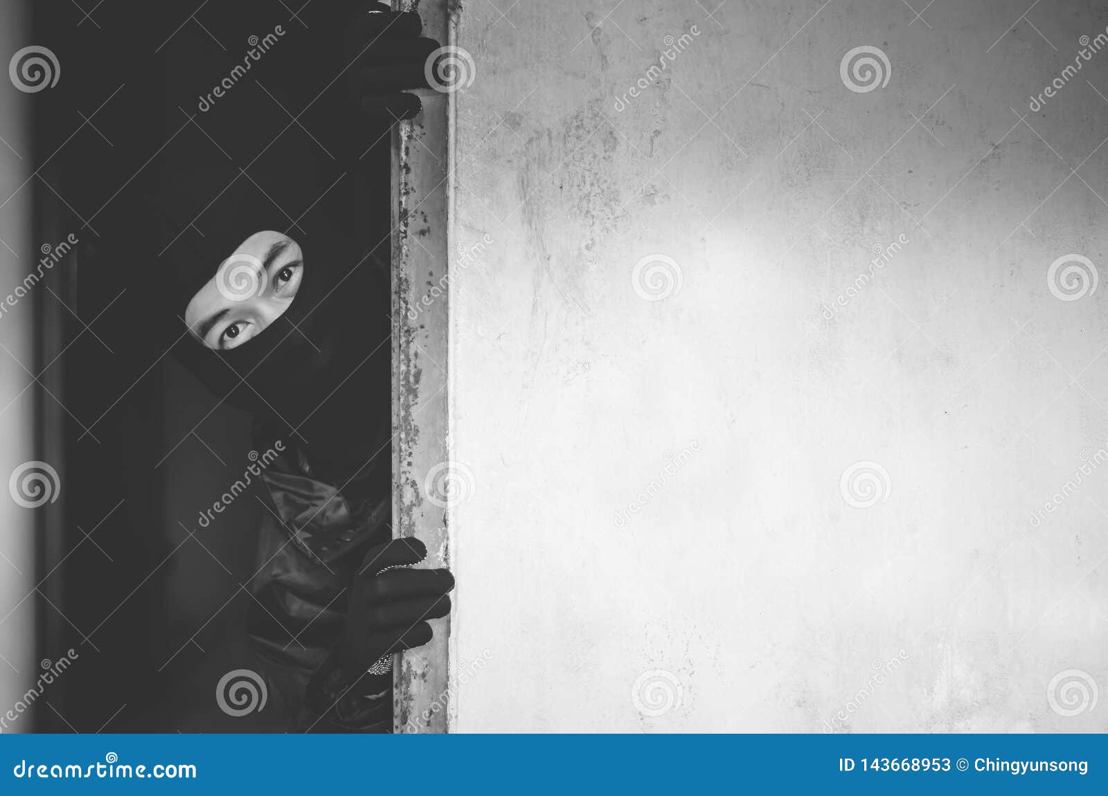 Man Robber,Thief in Mask Hiding Behind a Empty Wall with Space for Text ...