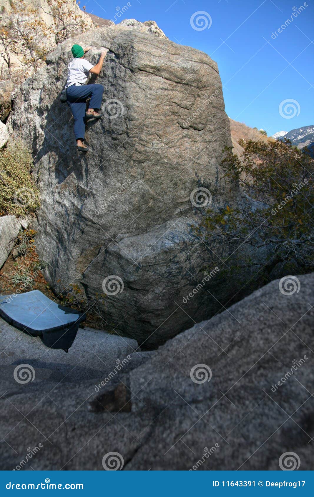 Man rock climbing stock image. Image of boulder, climbing - 11643391