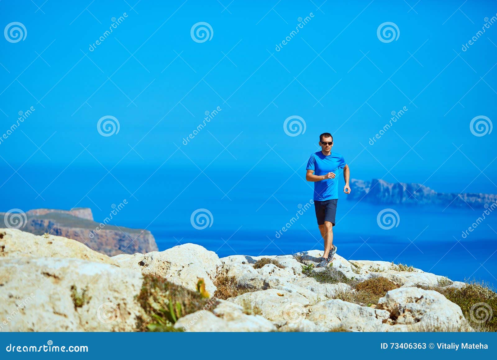 Man running on the rock stock image. Image of speed, difficult - 73406363