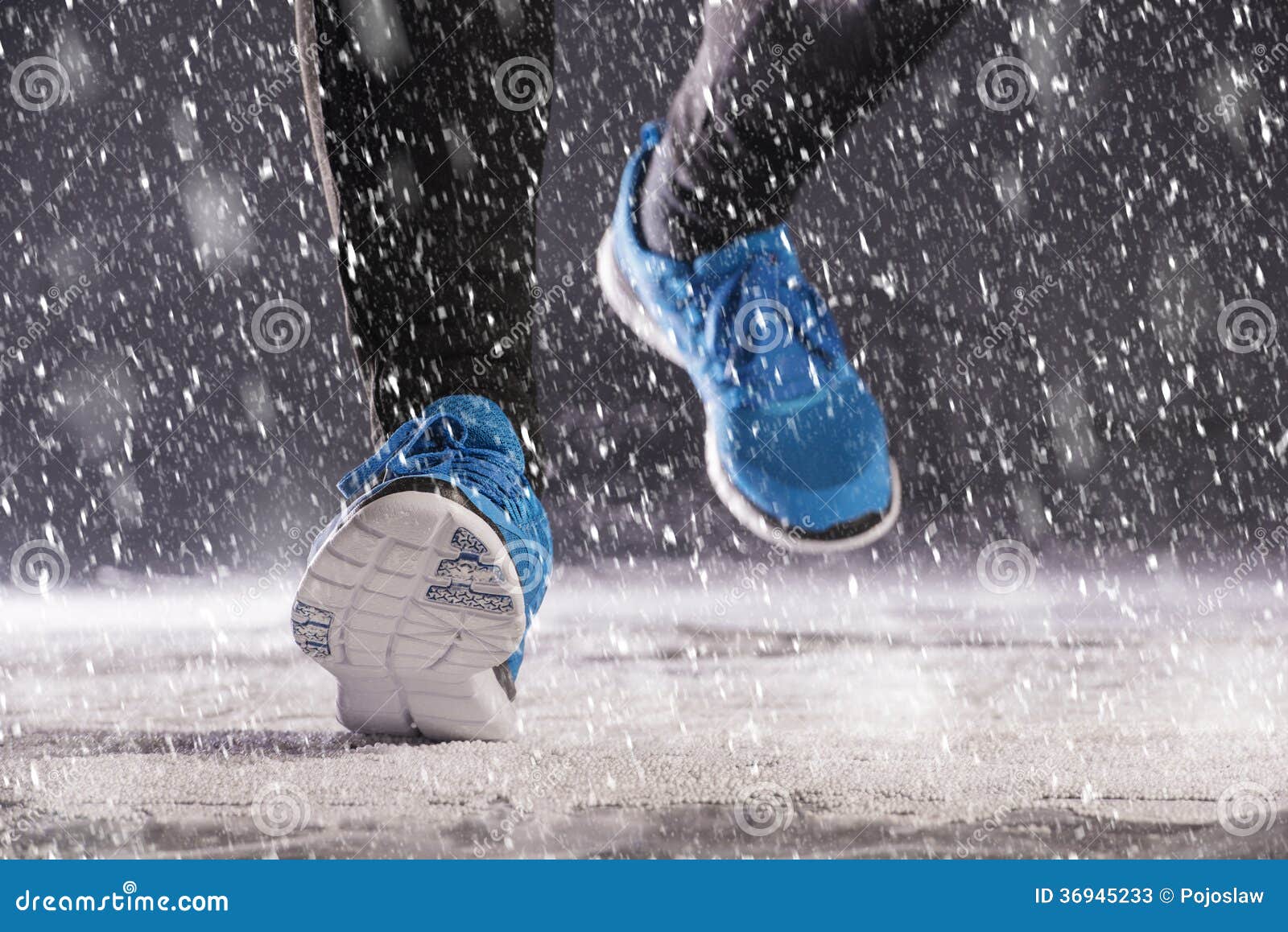Man running in winter stock image. Image of fast, marathon - 36945233