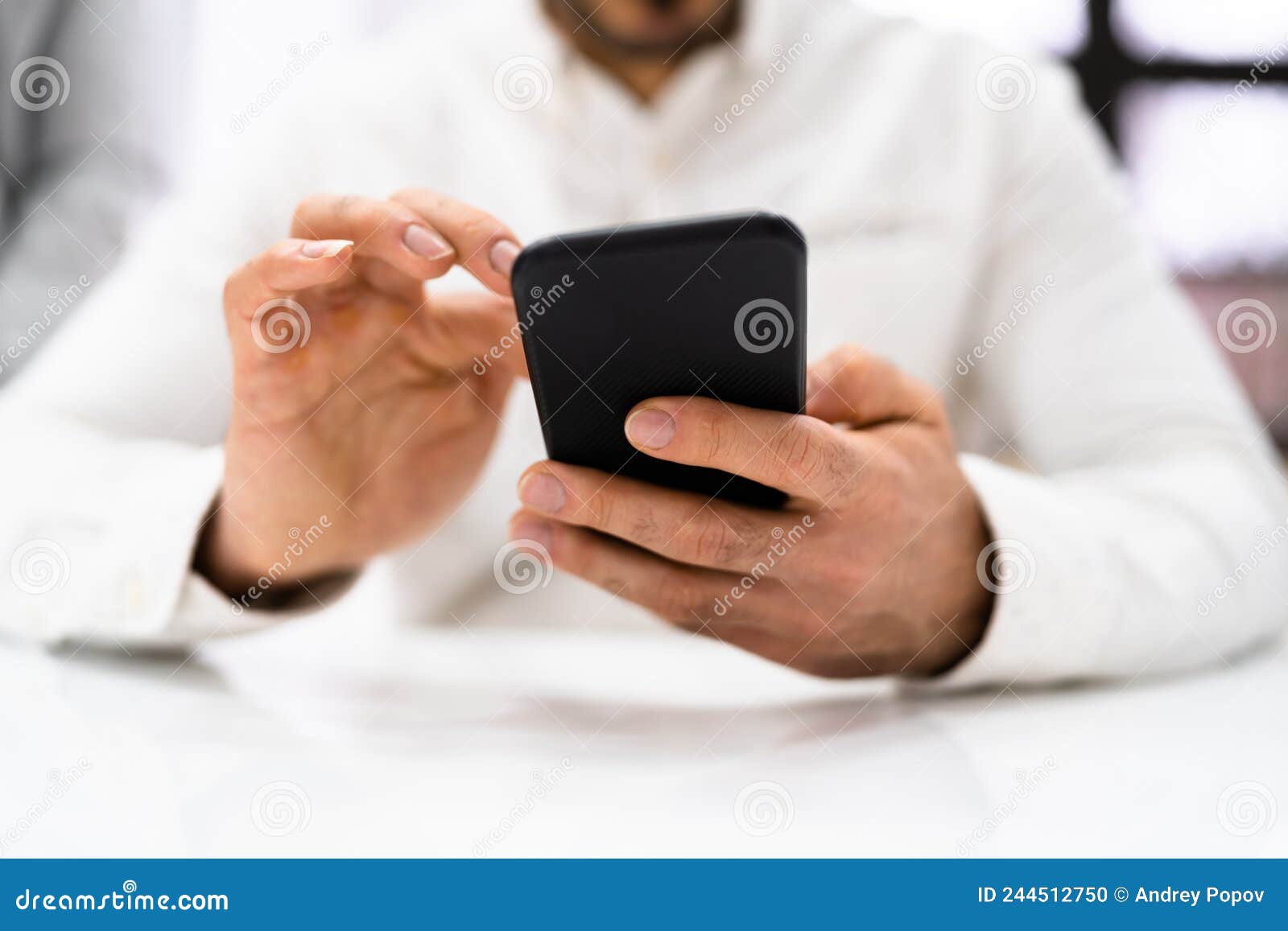 Man S Hand Holding Cell Phone Stock Photo - Image of meeting, holding ...