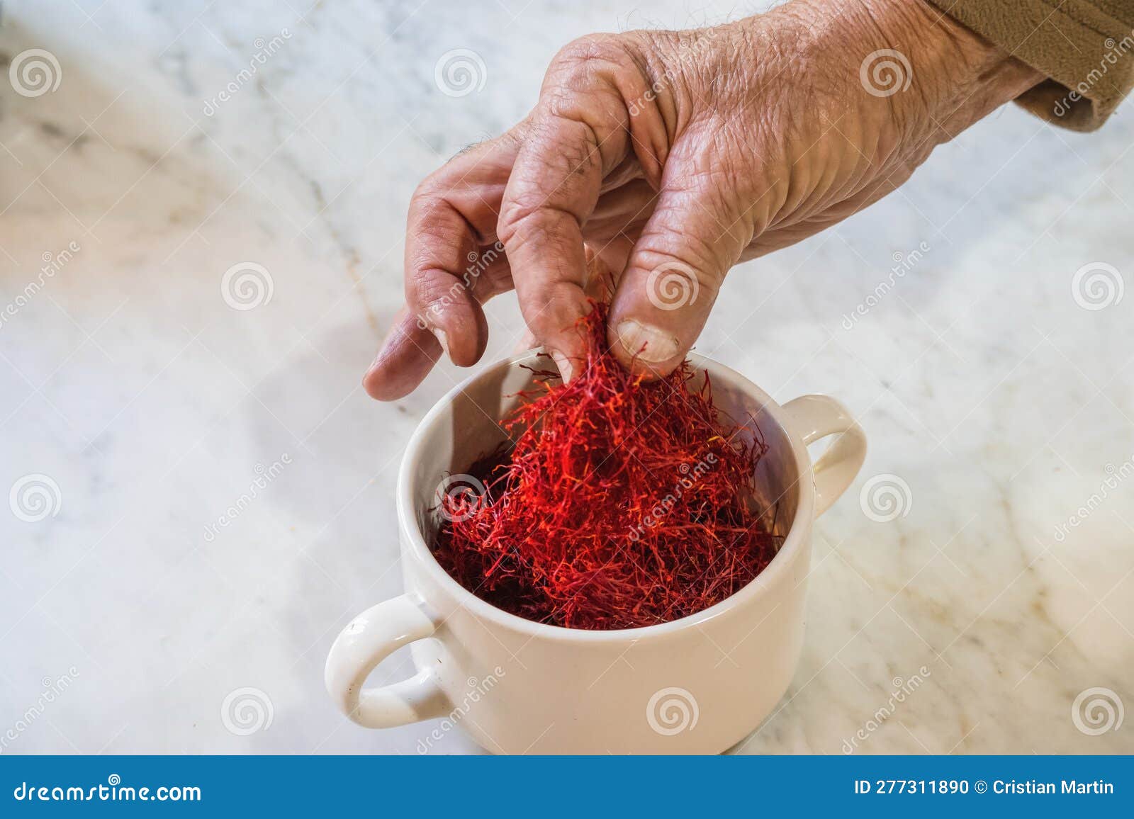 Man S Hand Holding Saffron Pistil.Man S Hand Holding Saffron Pistil ...