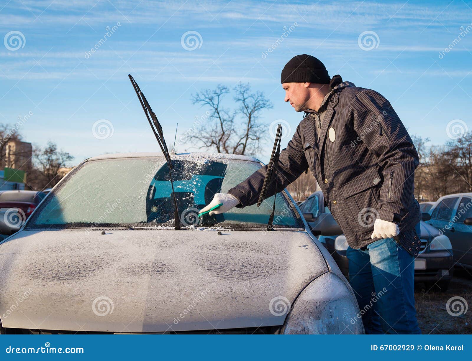 Man Scraping Front Windshield Stock Image - Image of scraping, parking ...