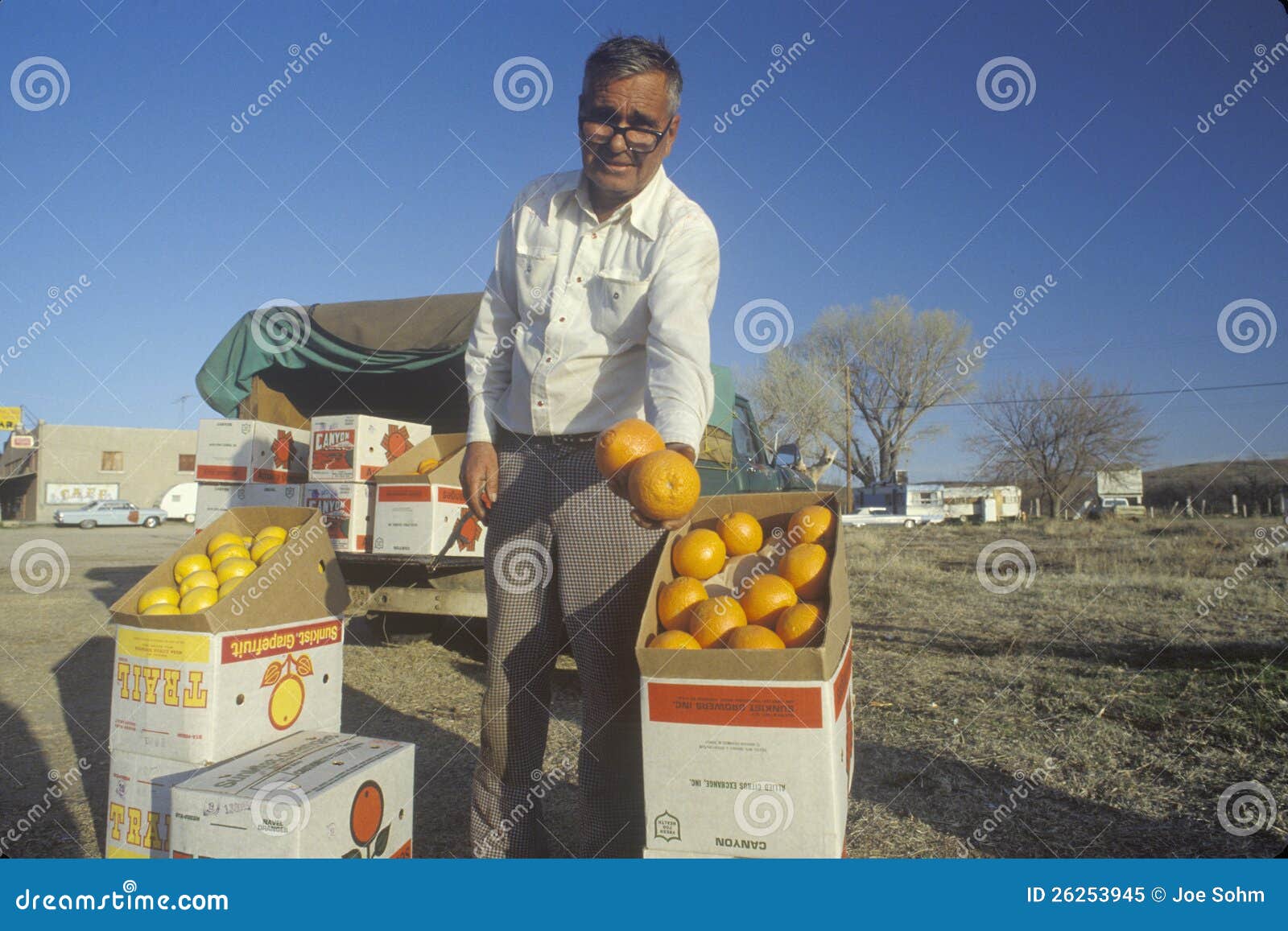 Man selling fruit editorial image. Image of sell, america - 26253945
