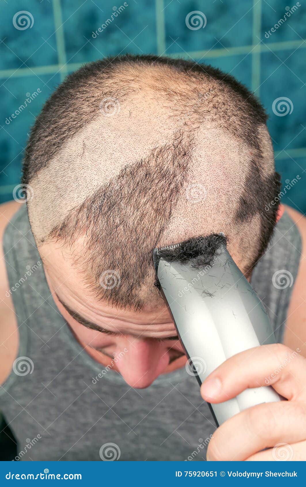 Man shaves his head stock image. Image of barber, fashion - 75920651