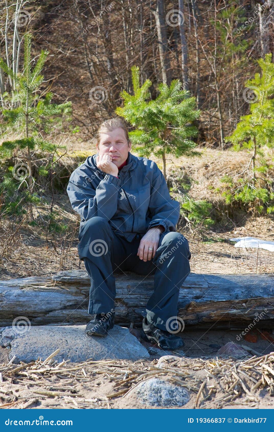 Man sitting on a log stock image. Image of spring, tree - 19366837