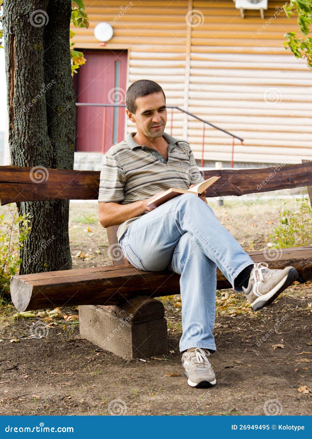Man sitting reading a book stock image. Image of reading - 26949495