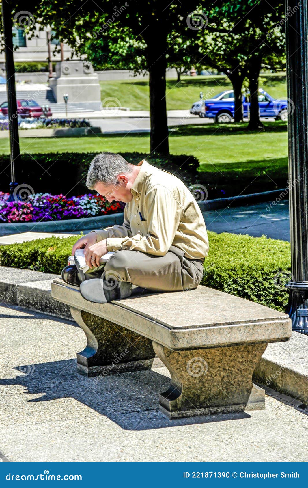 Man sitting reading a book editorial image. Image of book - 221871390
