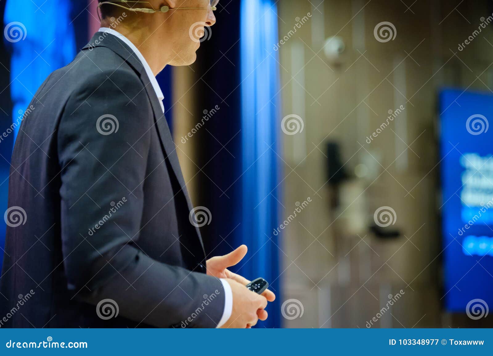 Man Speaking at a Conference Editorial Photography - Image of corporate ...