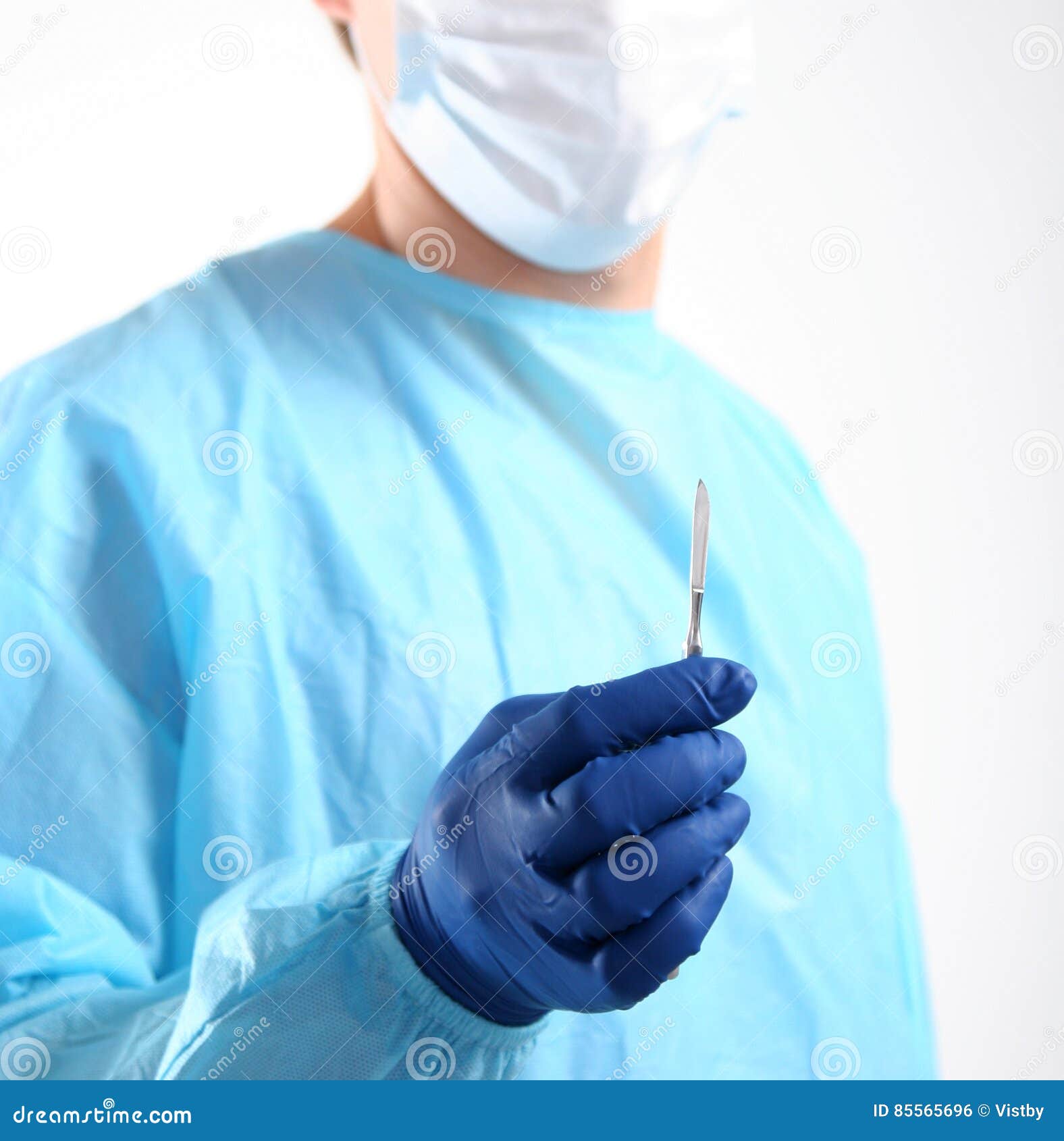 Man Surgeon Holds a Scalpel in an Operating Room Stock Photo - Image of ...
