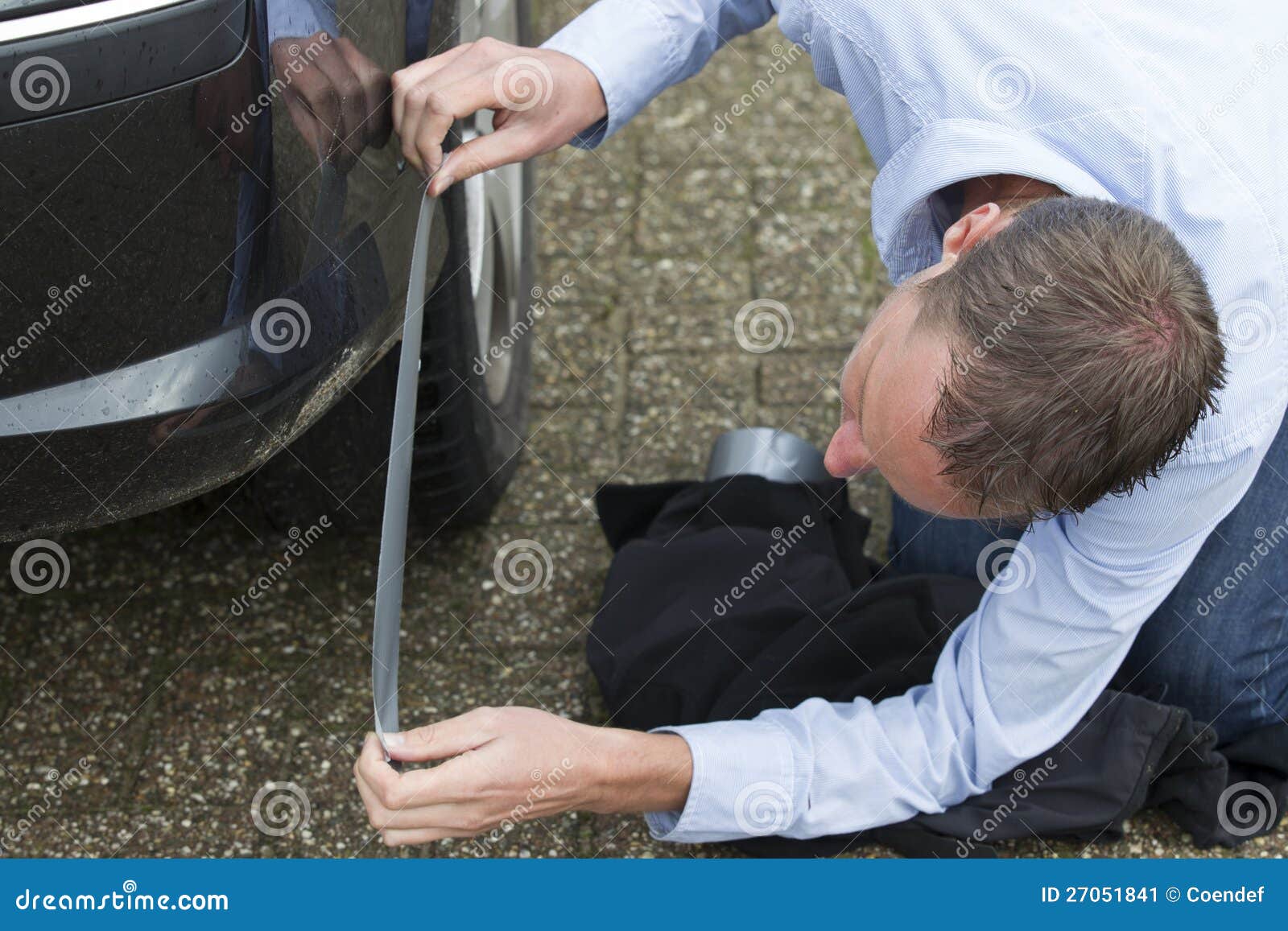 Man taping car bodywork stock image. Image of motor, tape - 27051841