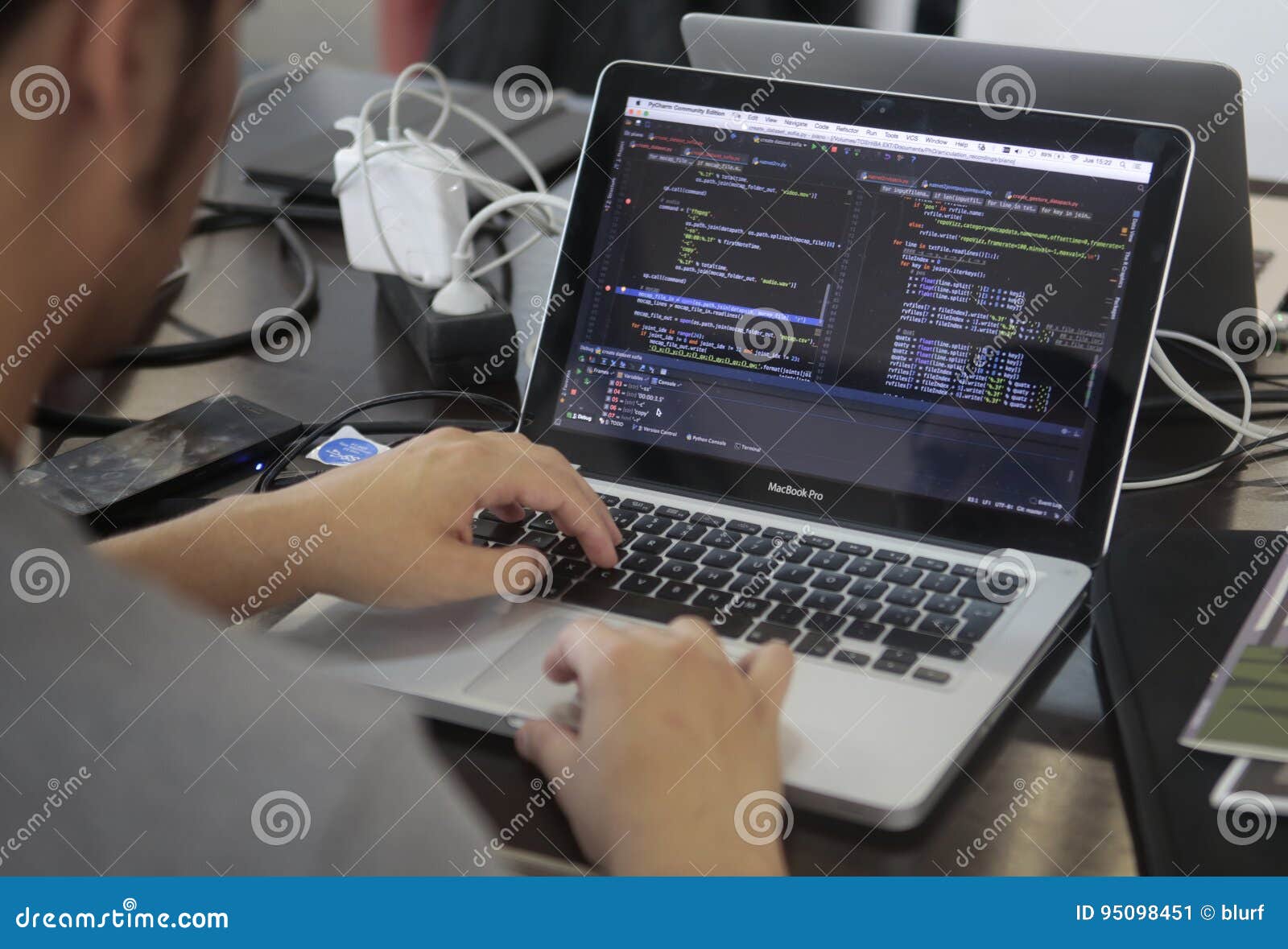 Man typing on laptop editorial photo. Image of experience - 95098451