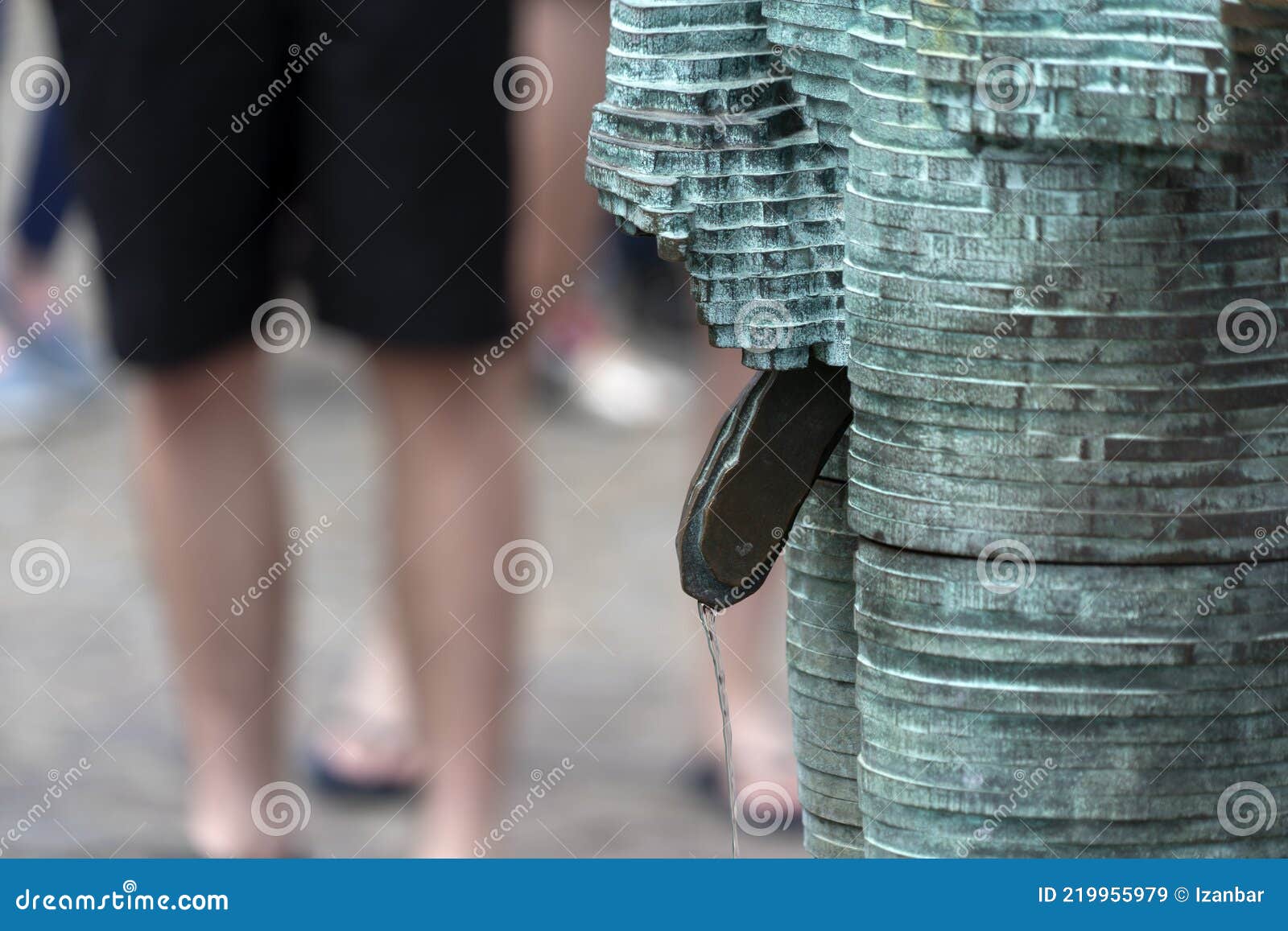 Urinating statue in prague editorial stock image. Image of human ...