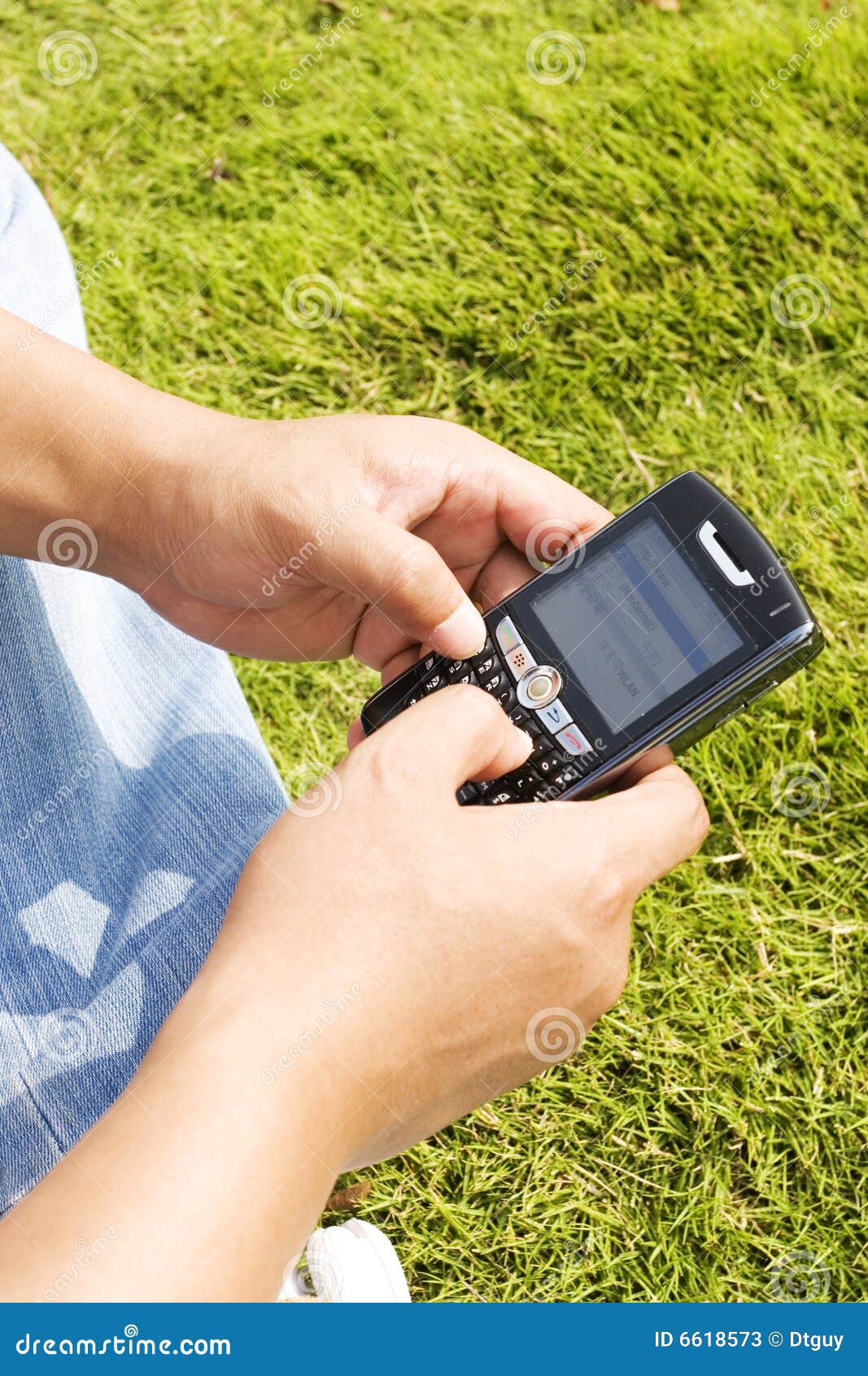 The man using cell phone editorial stock photo. Image of keyboard - 6618573