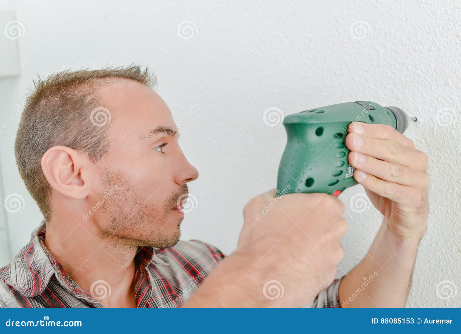 Man using cordless drill stock image. Image of hole, hand - 88085153