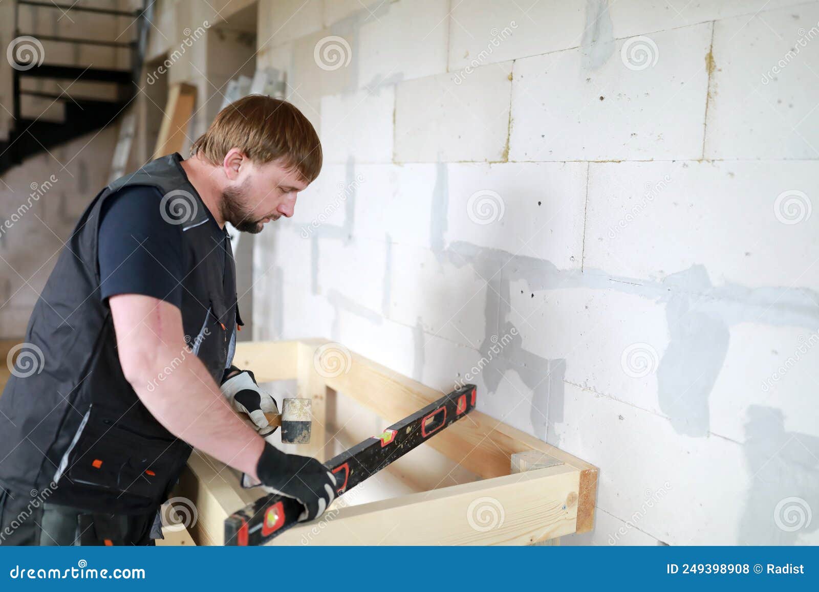 Man using level stock photo. Image of improvement, decorator - 249398908