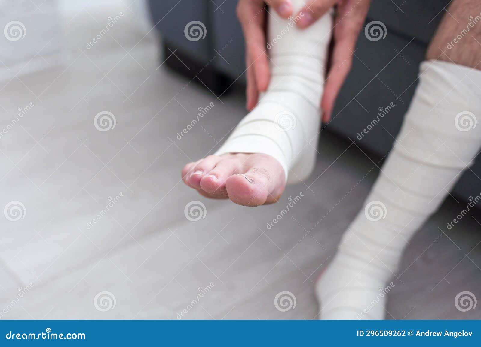 Man Using Put on Elastic Bandage with Legs Having Leg Pain Stock Photo ...