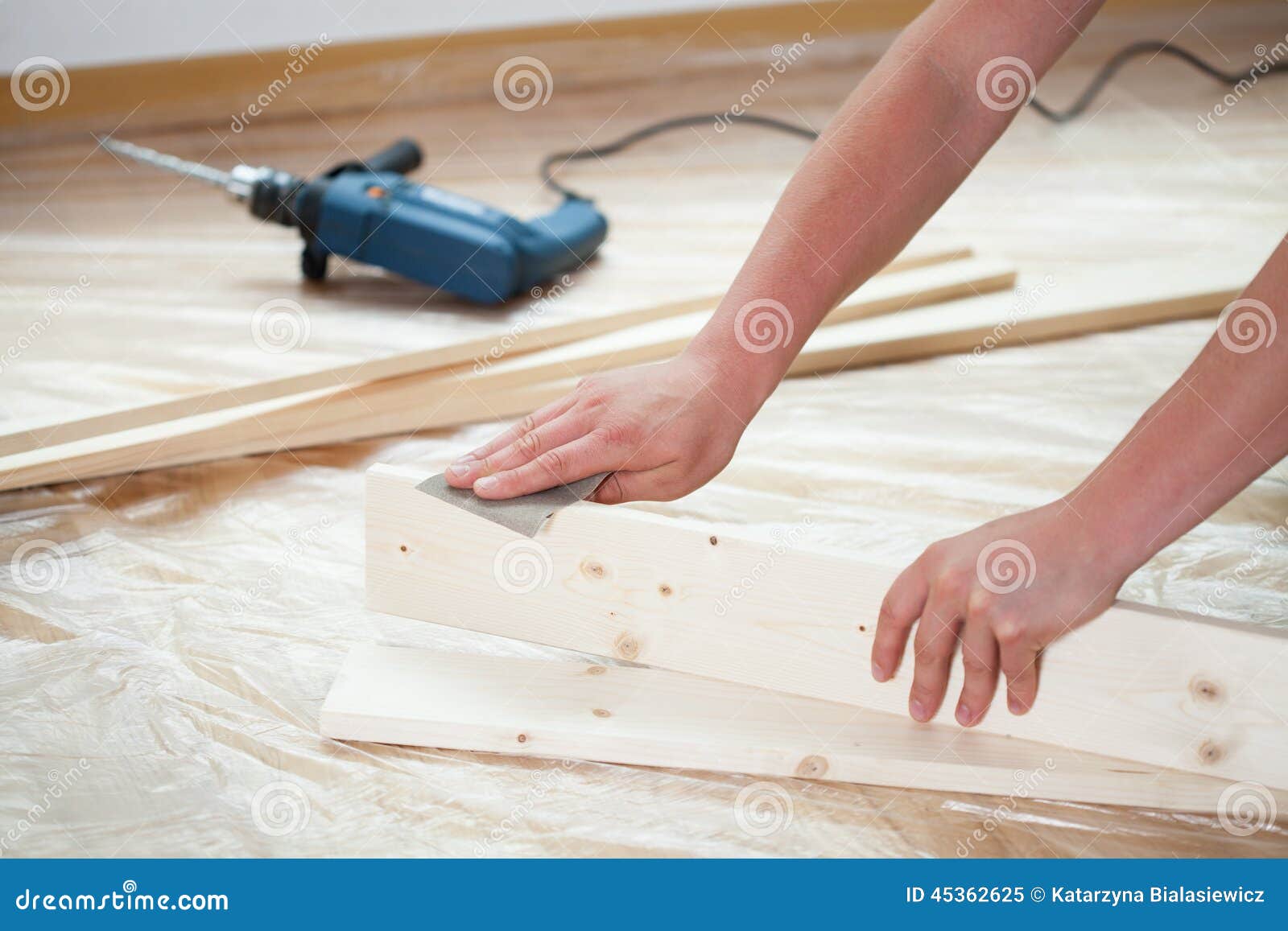 Man using sandpaper stock image. Image of polish, drill - 45362625