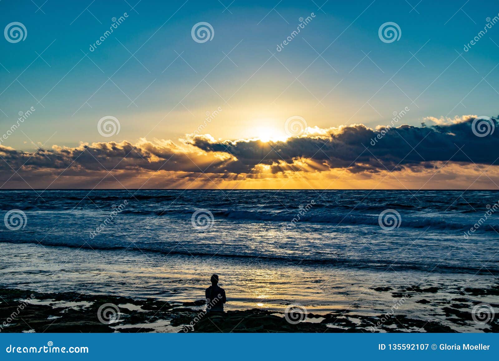 Contemplation of the Sunset Stock Image - Image of rays, waves: 135592107
