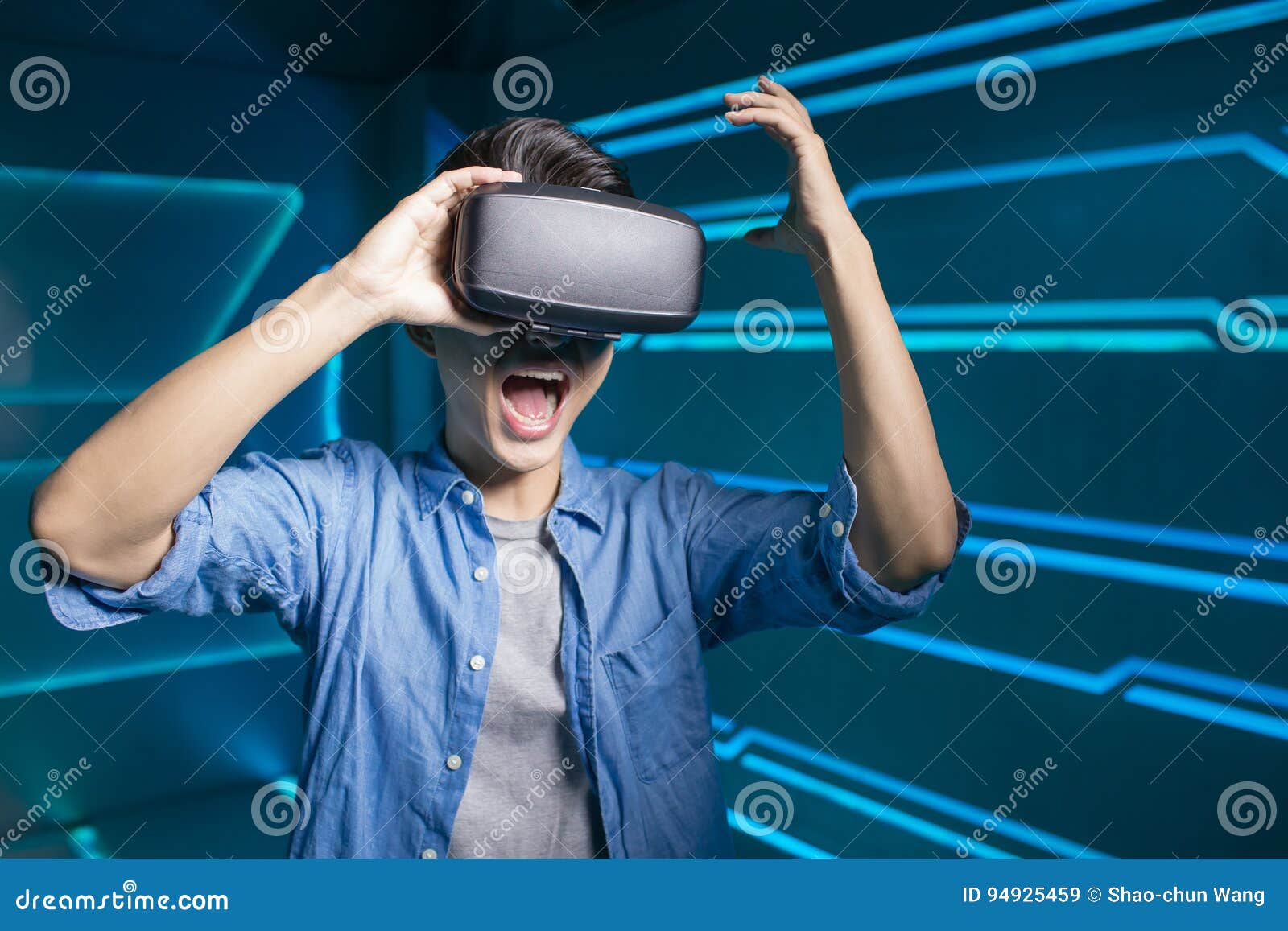 Man wear vr stock image. Image of electrical, mechanics - 94925459