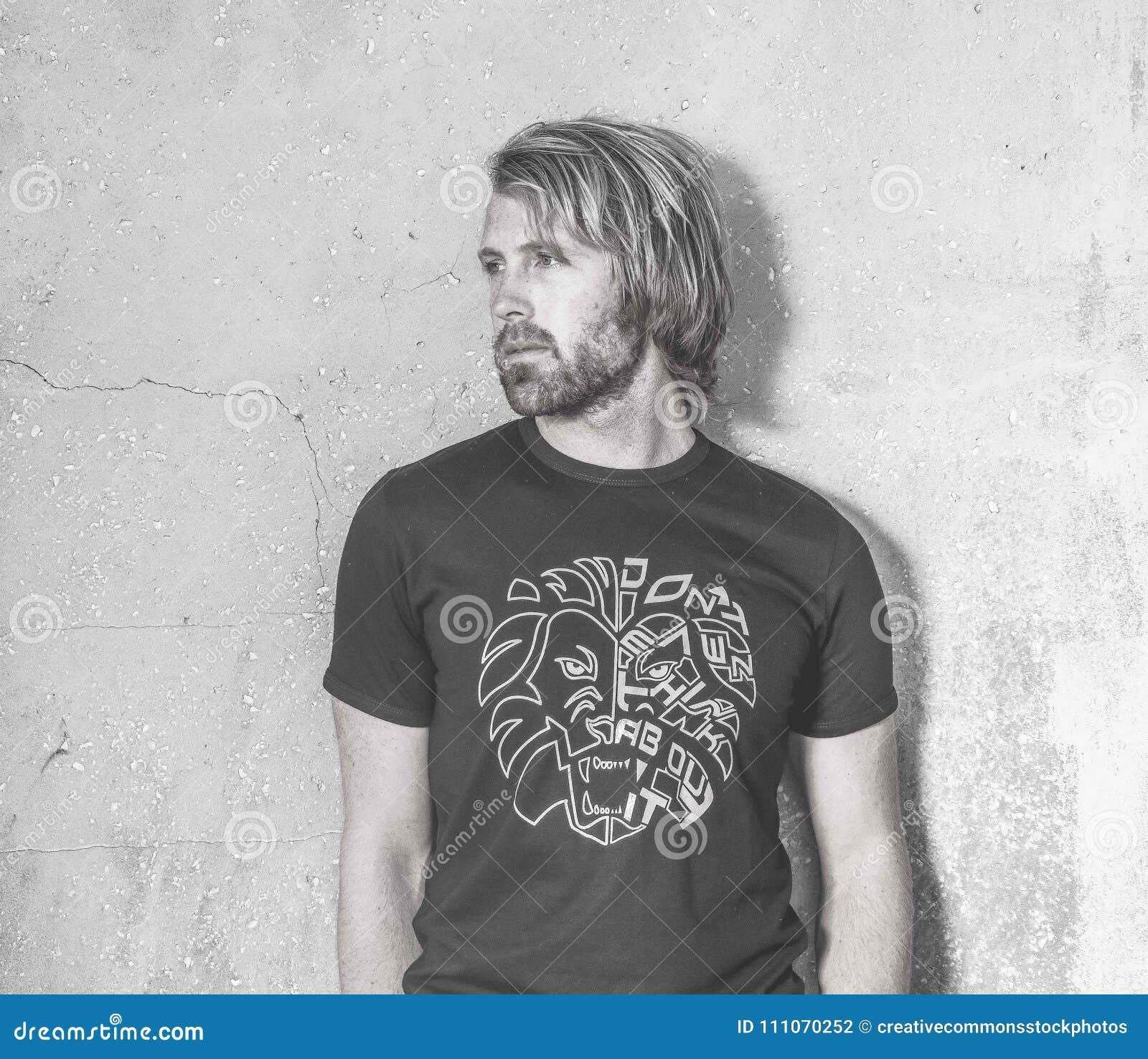 Man Wearing Crew-neck Shirt Facing Right Side Picture. Image: 111070252