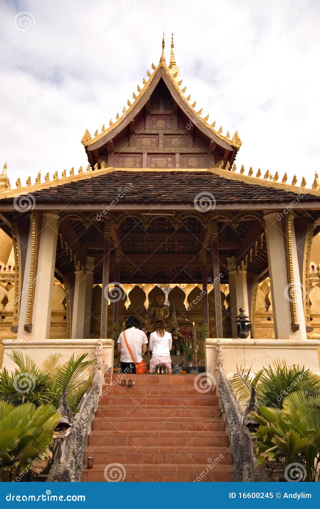 Man and Woman Praying at a Temple Stock Image - Image of temple, stupa ...
