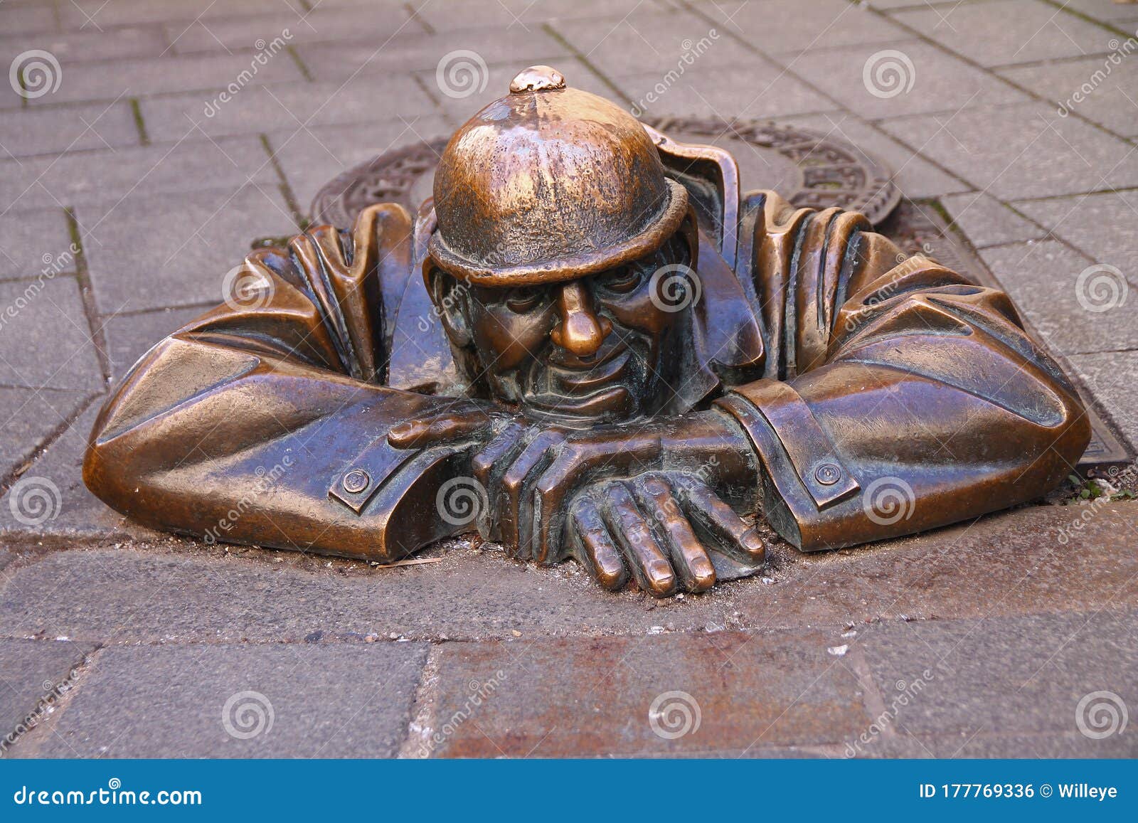 `Man at Work` Bronze Statue in Bratislava Editorial Photo - Image of ...
