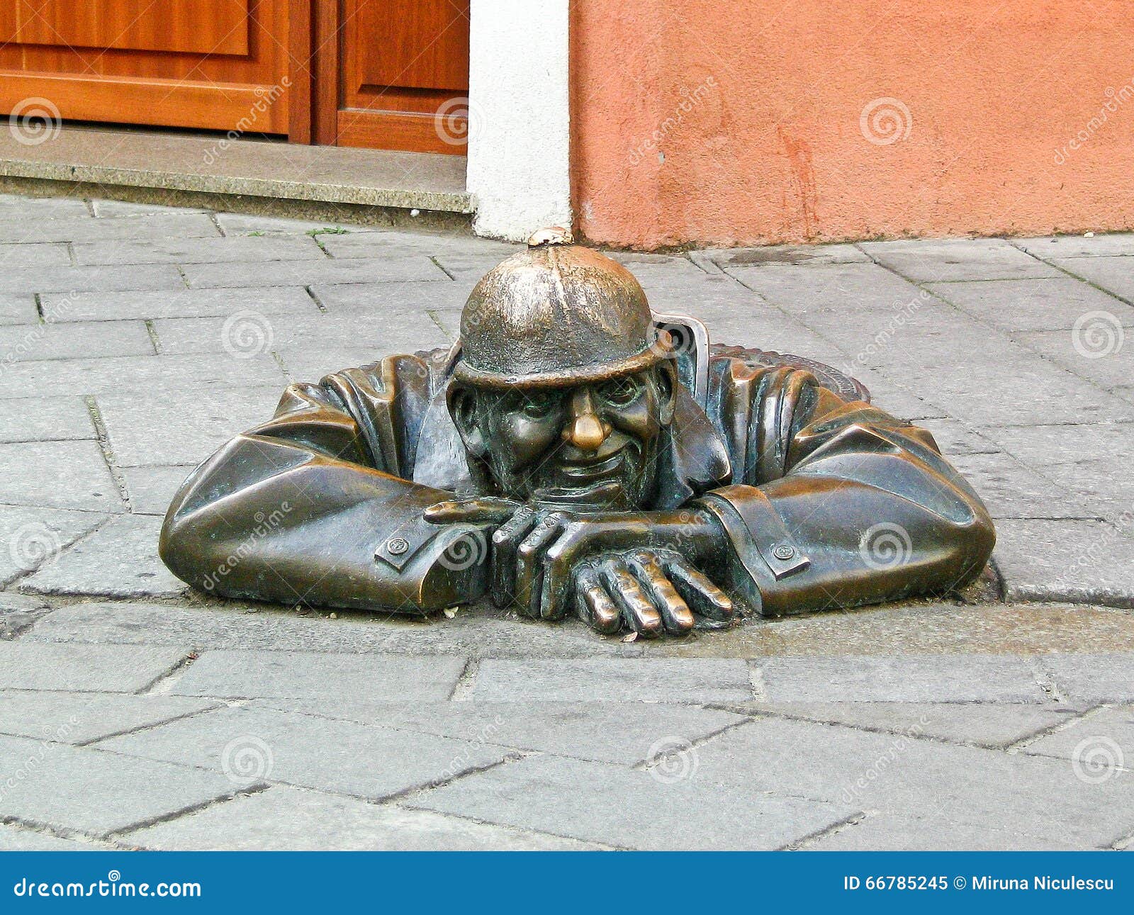Man at Work Statue in Bratislava, Slovakia Editorial Image - Image of ...
