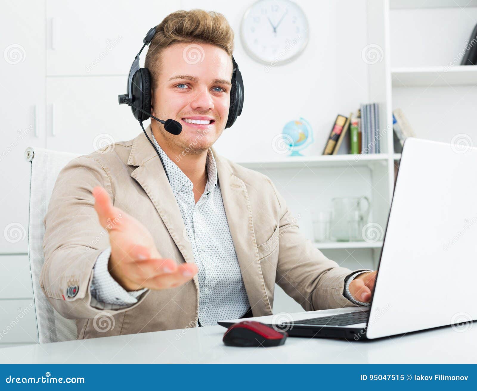 Man working in call centre stock image. Image of negotiations - 95047515