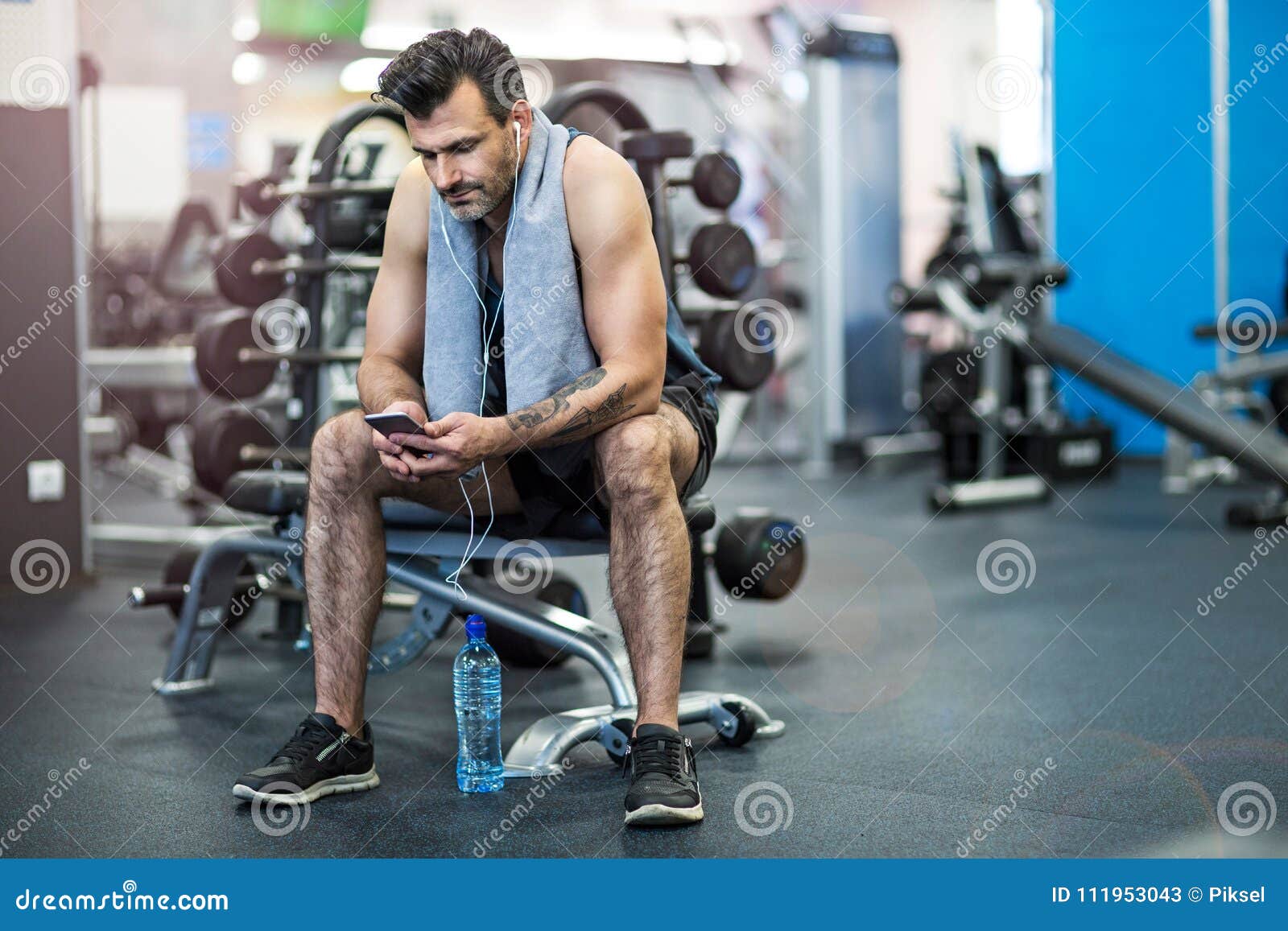 Man working out in gym stock image. Image of club, effort - 111953043