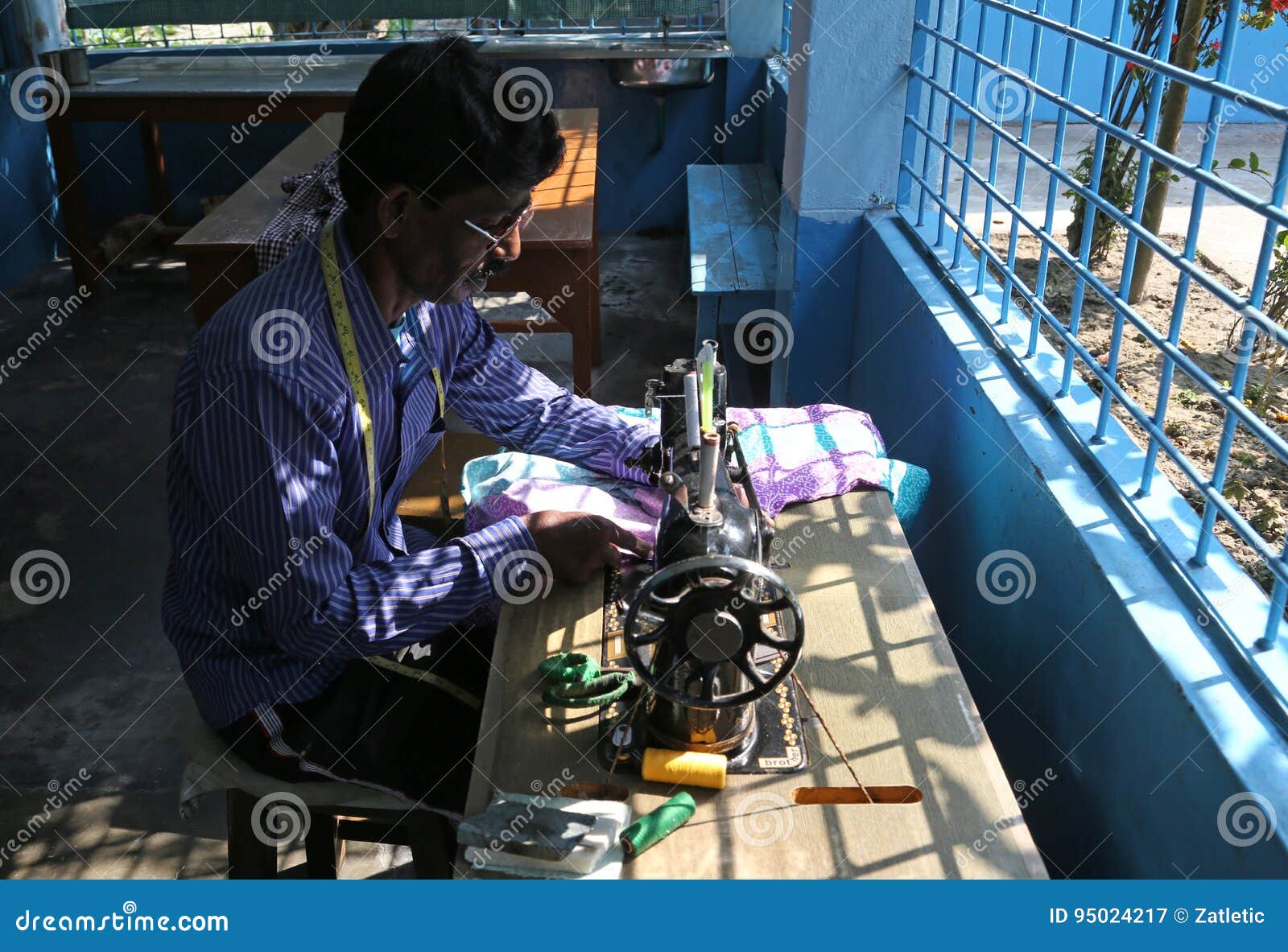 Man is Working with Sewing Machine in Kumrokhali, India Editorial ...