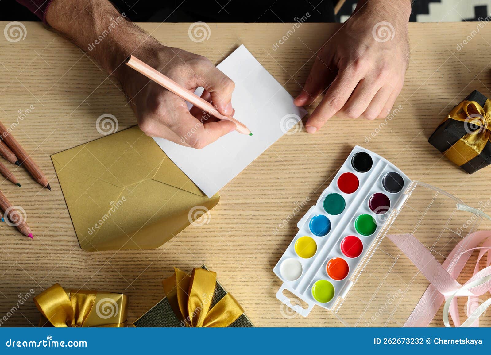 Man Writing Message in Greeting Card at Wooden Table, Top View Stock ...