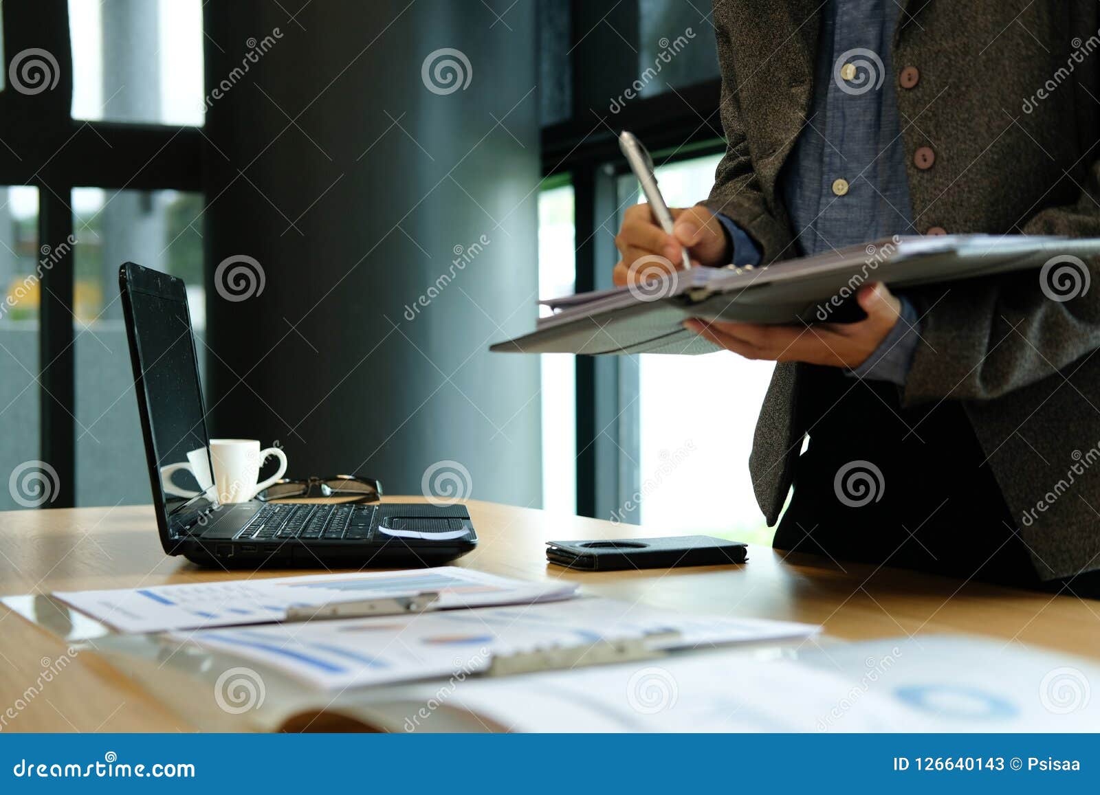 Man Writing Reminder Schedule Note on Notebook. Businessman Work Stock ...