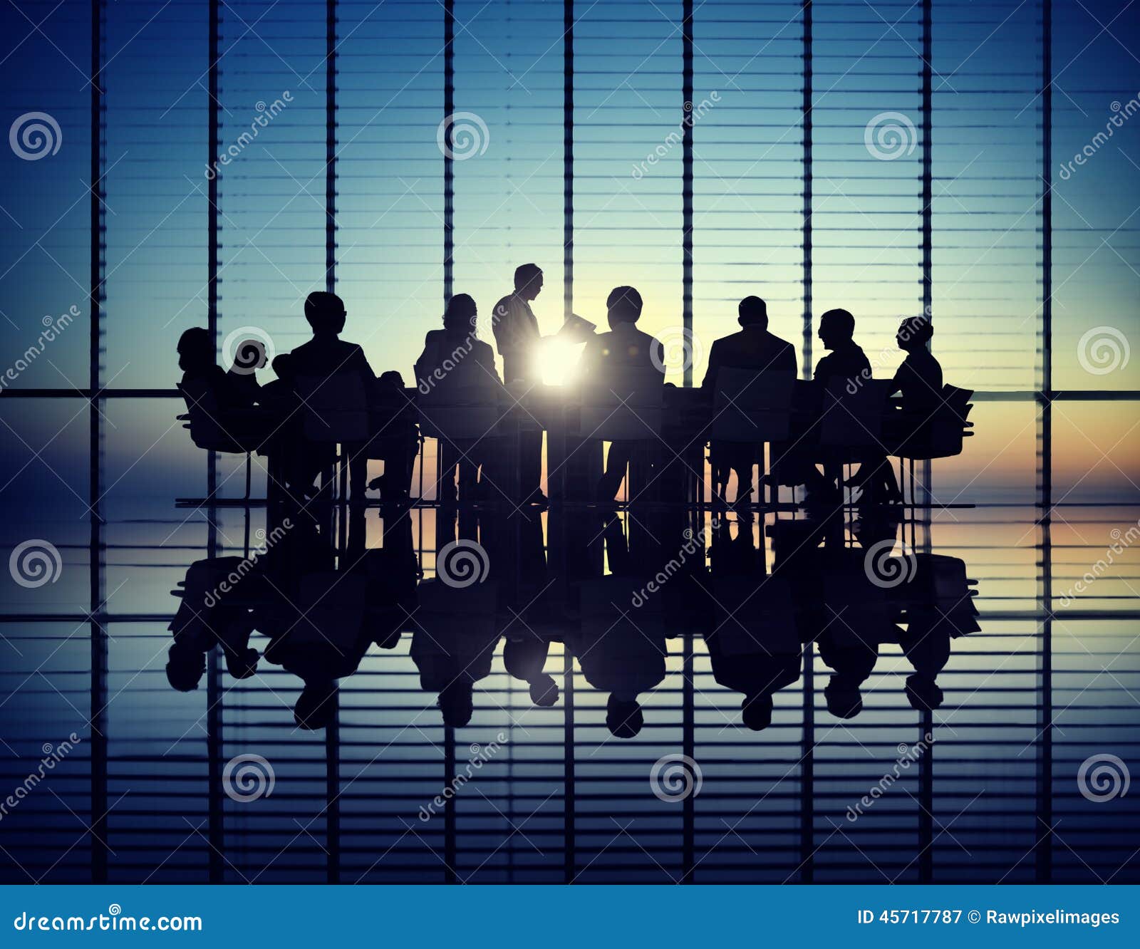 Management Team in Una Riunione Immagine Stock - Immagine di consiglio ...