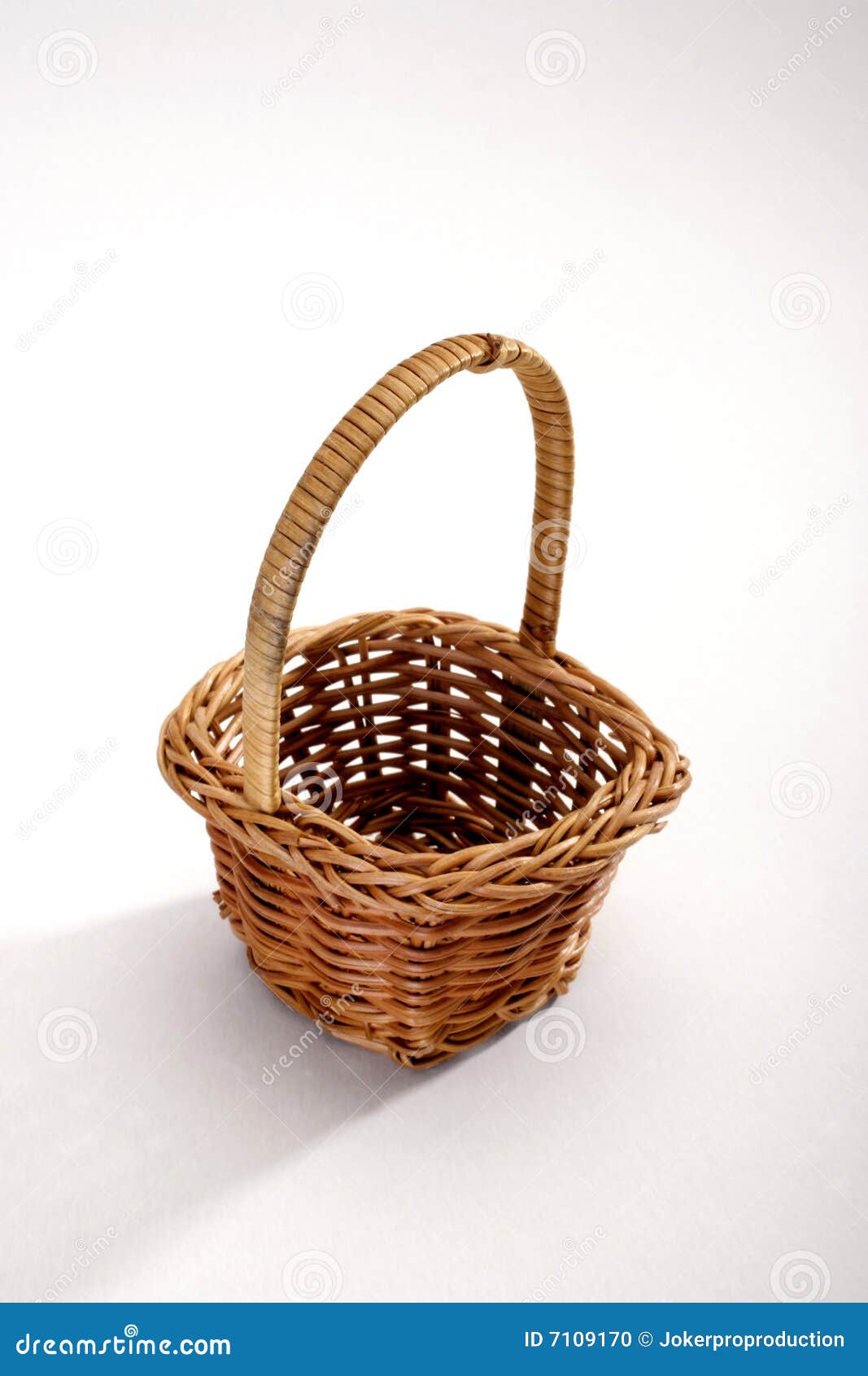 Mand stock foto. Image of keuken, mandewerk, picknick - 7109170