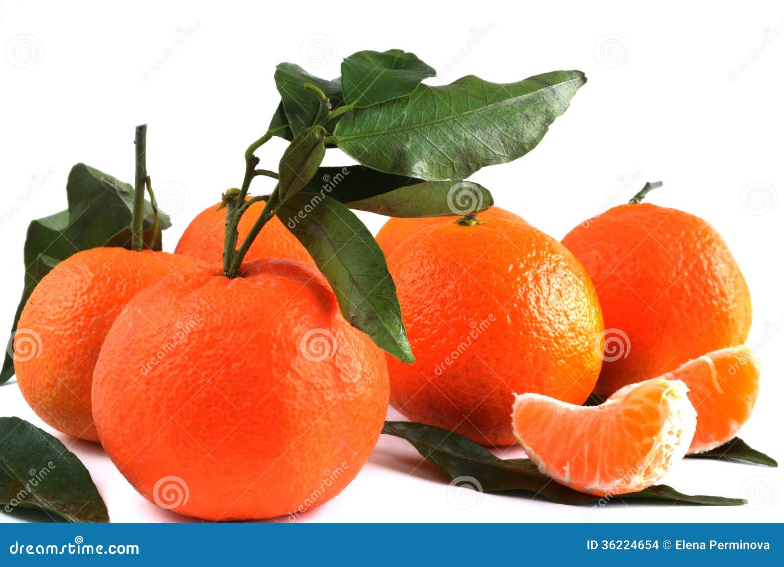 Mandarijnen Met Groene Bladeren Stock Foto - Image of bladeren, gezond ...