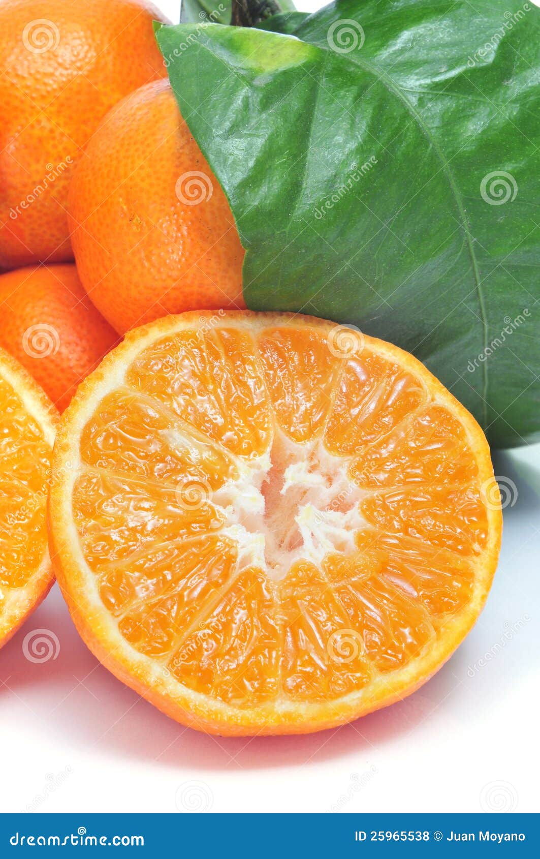 Pile Of Mandarin Oranges And Several Segments Of Peeled Mandarin Stock ...