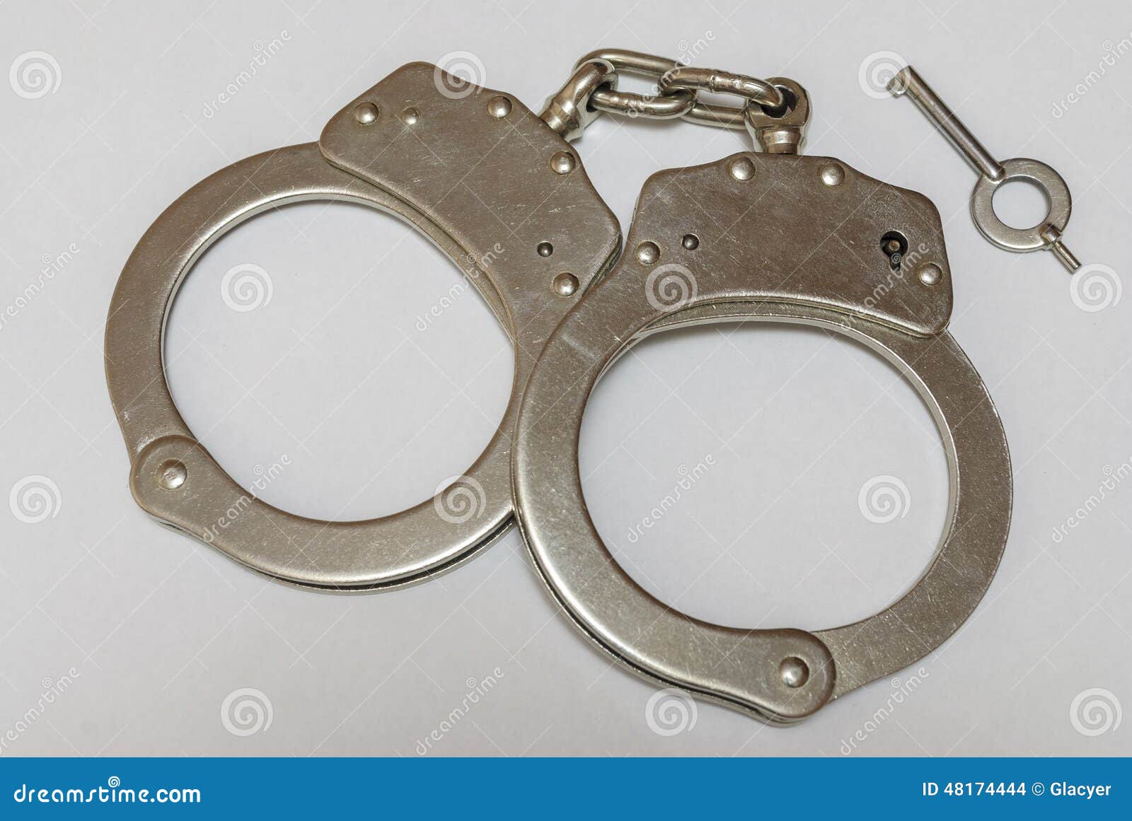 Manette D'acciaio Della Polizia Fotografia Stock - Immagine di illegale ...