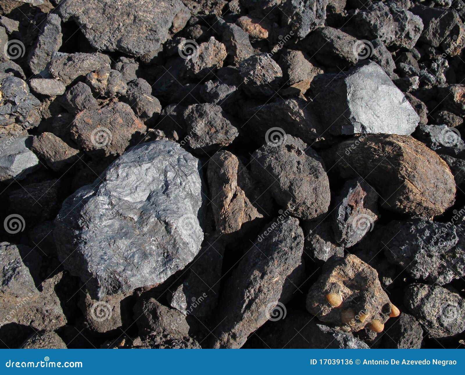 Mangaan stock foto. Image of massa, vervoer, kuil, geologie - 17039136