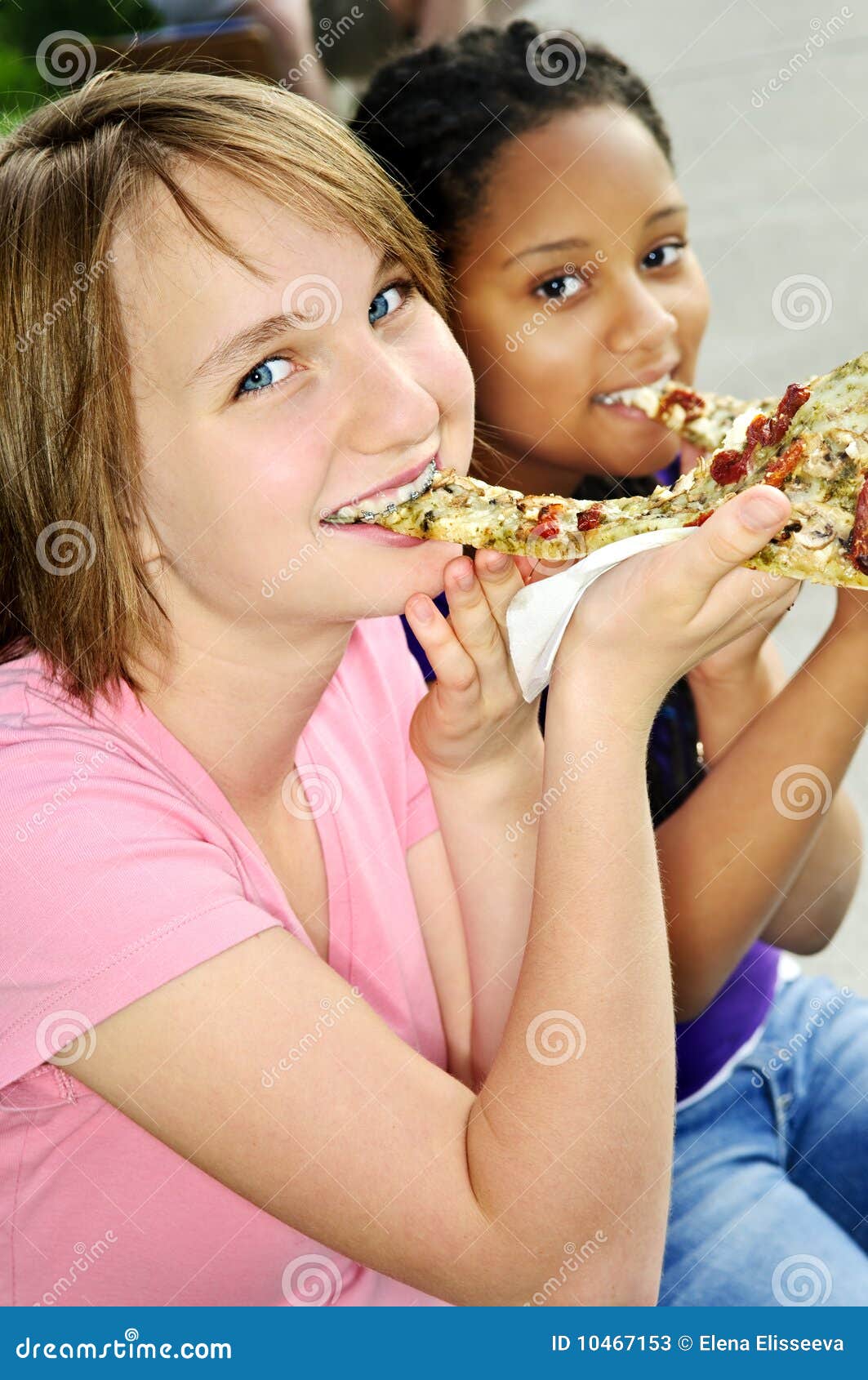 Manger De La Pizza De Filles Image stock - Image du adolescents, sain ...