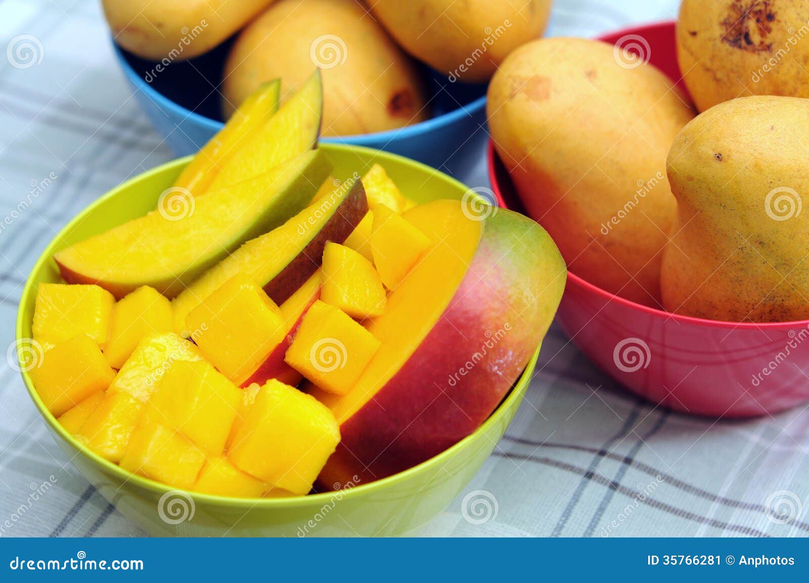 Mango imagen de archivo. Imagen de mango, partido, pedazo - 35766281