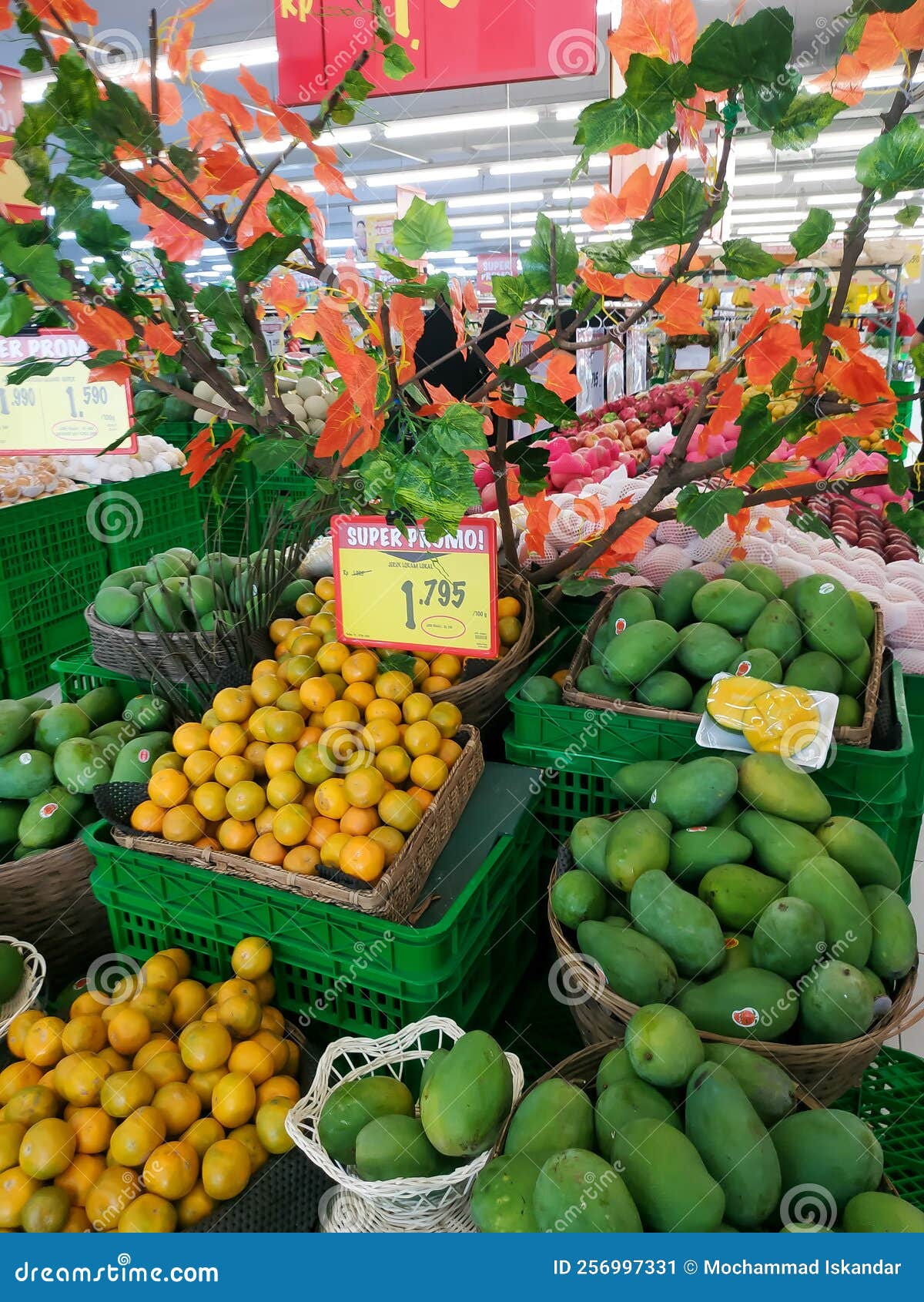 Mango Ang Orange in the Fruit Market Stock Image - Image of market ...