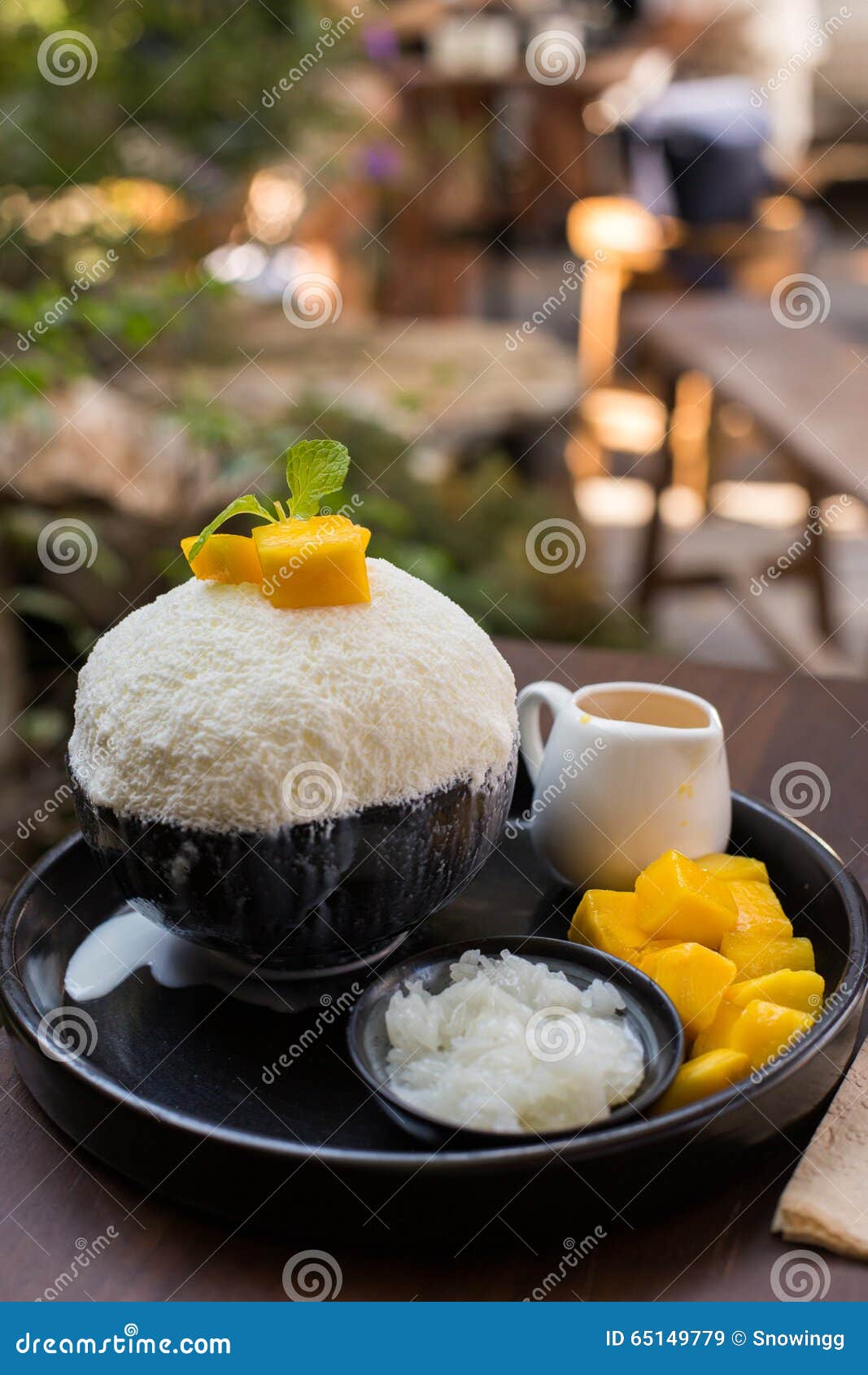 Mango Bingsu Korea dessert stock image. Image of macro - 65149779